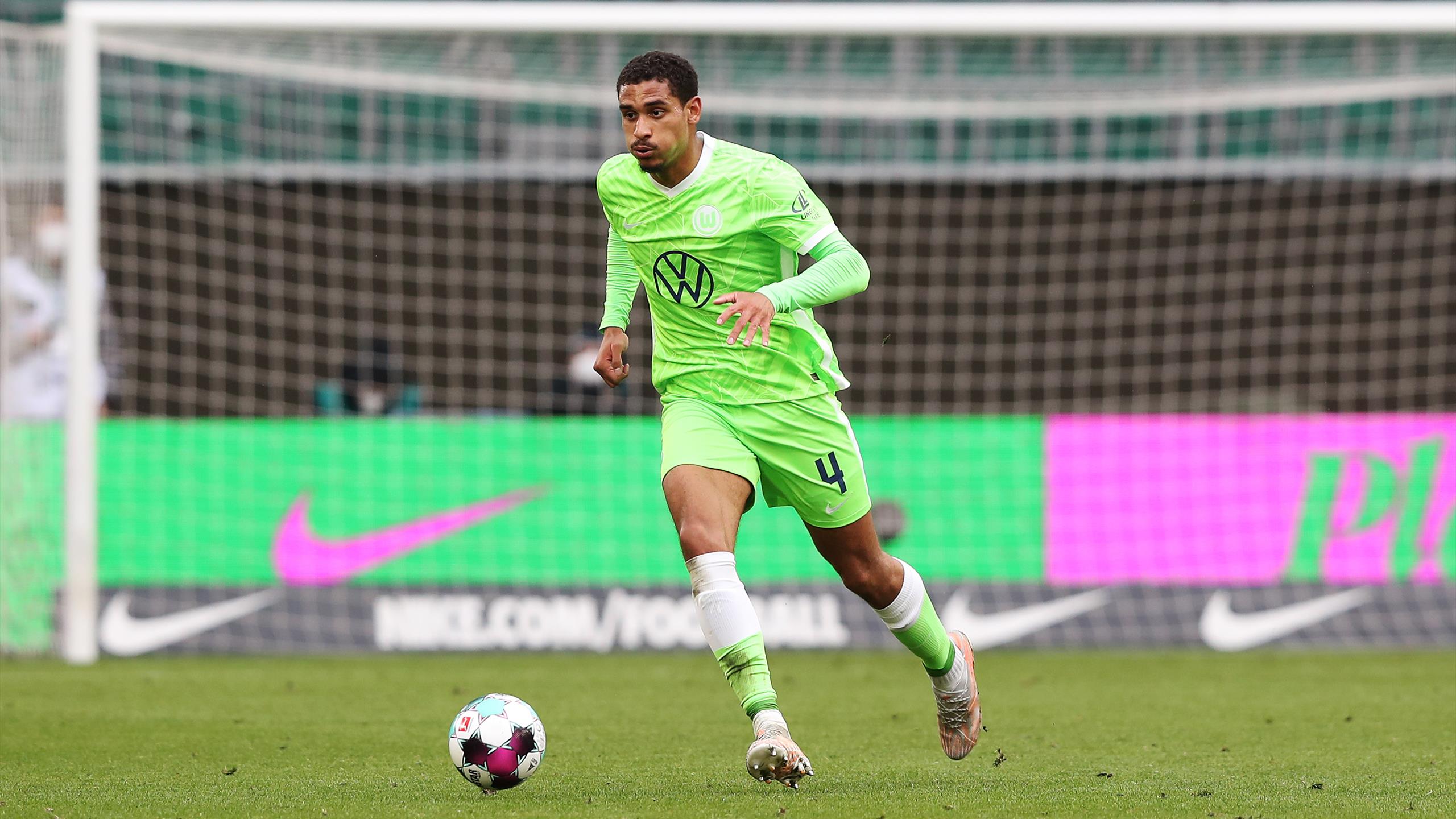 VfL Wolfsburg: Maxence Lacroix verlängert vorzeitig um ein Jahr bis ...