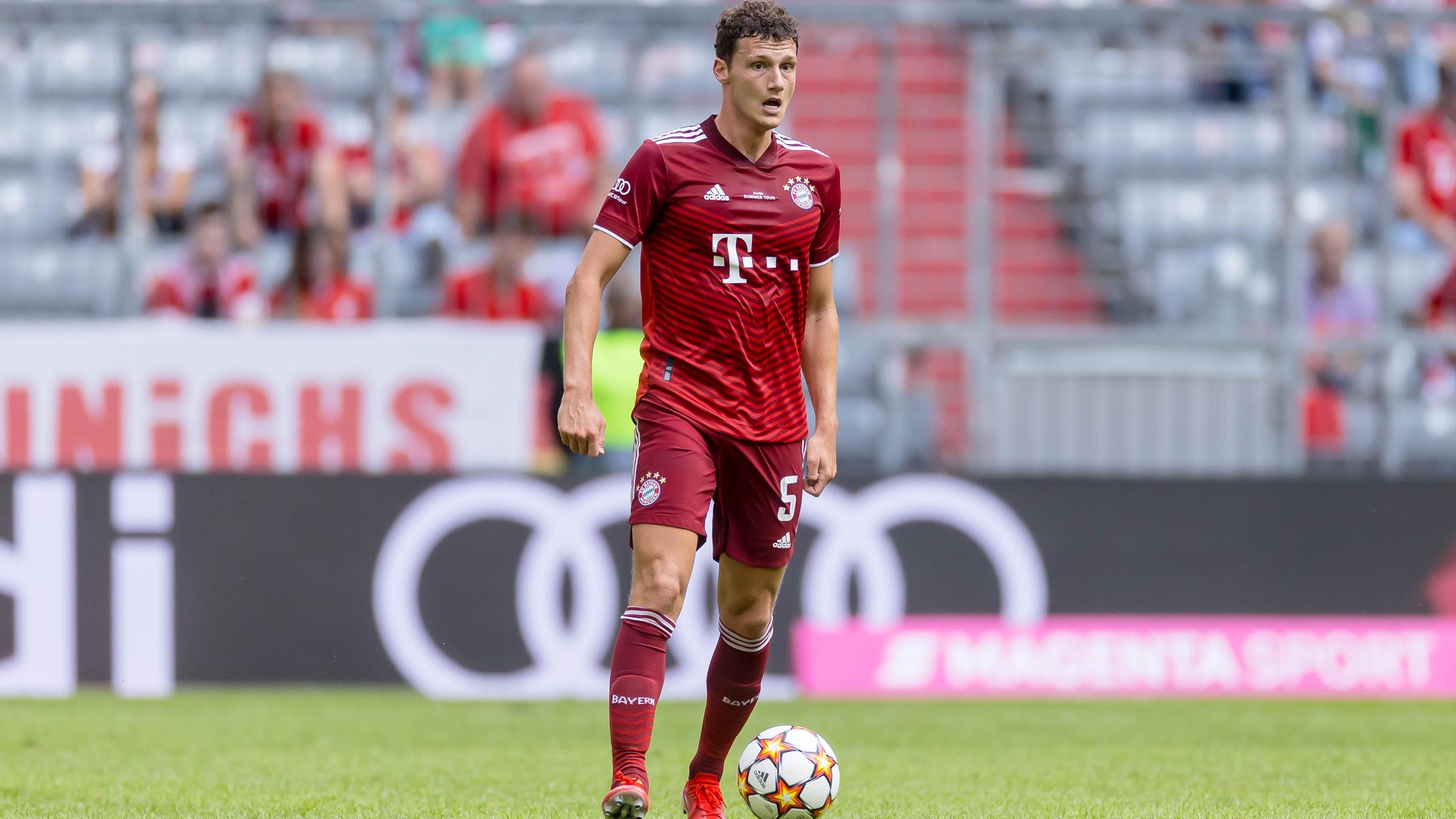 Bayern Munich Benjamin Pavard Blessé à Une Cheville Sera Absent