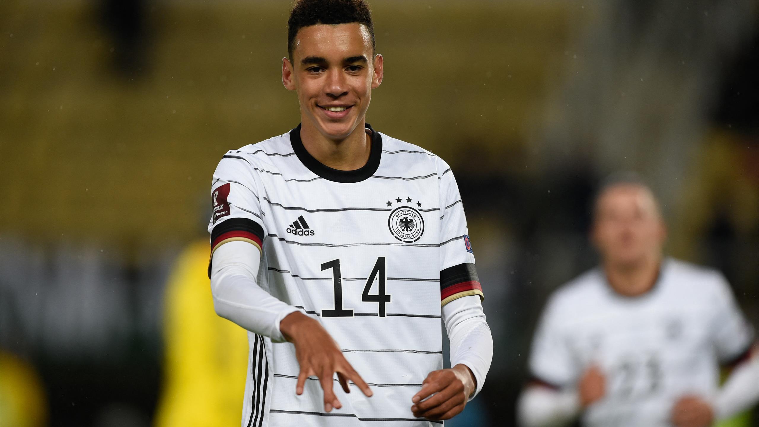 DFB-Akteur Jamal Musiala Musiala über Ausbildung in England: "Weniger ...