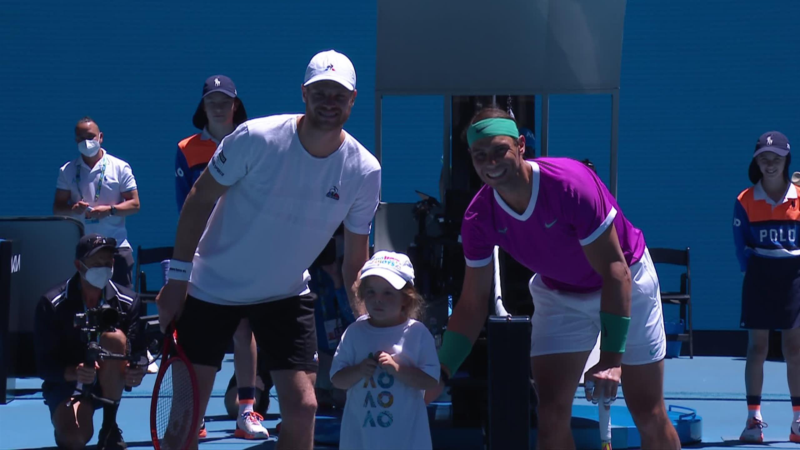 AusOpen | Vijfjarig meisje is onder de indruk van toss verrichten voor ...