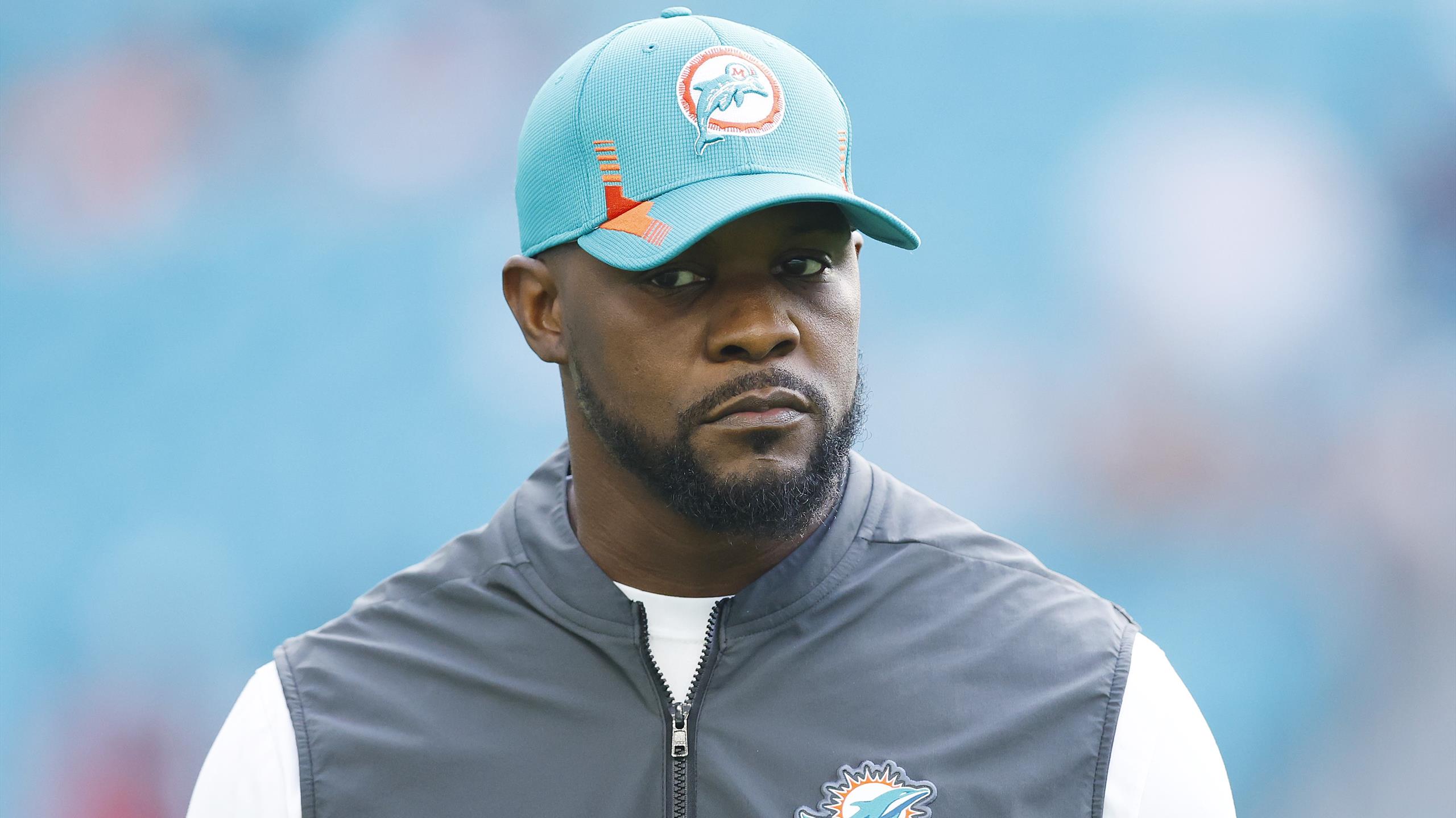 NFL: Ex-Miami-Dolphins-Coach Brian Flores verklagt NFL und drei ...