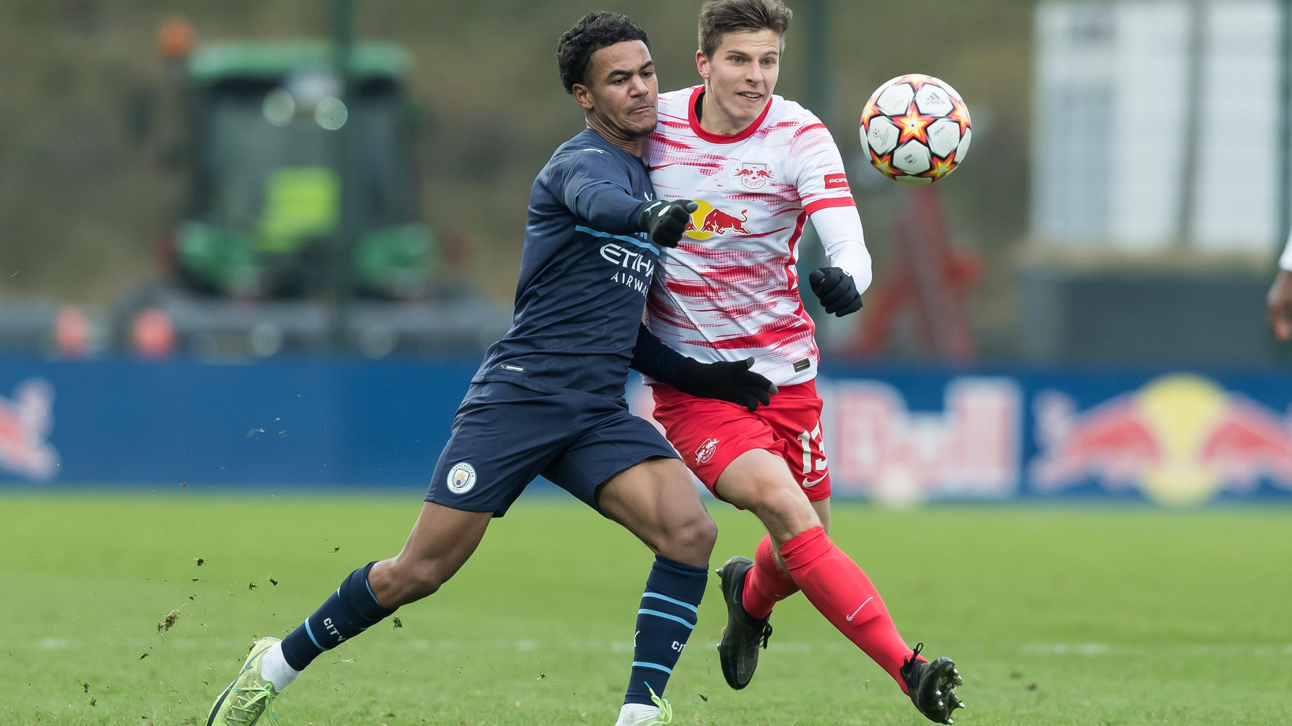 Oscar Bobb (18) forlenget med Manchester City til 2026 - Eurosport