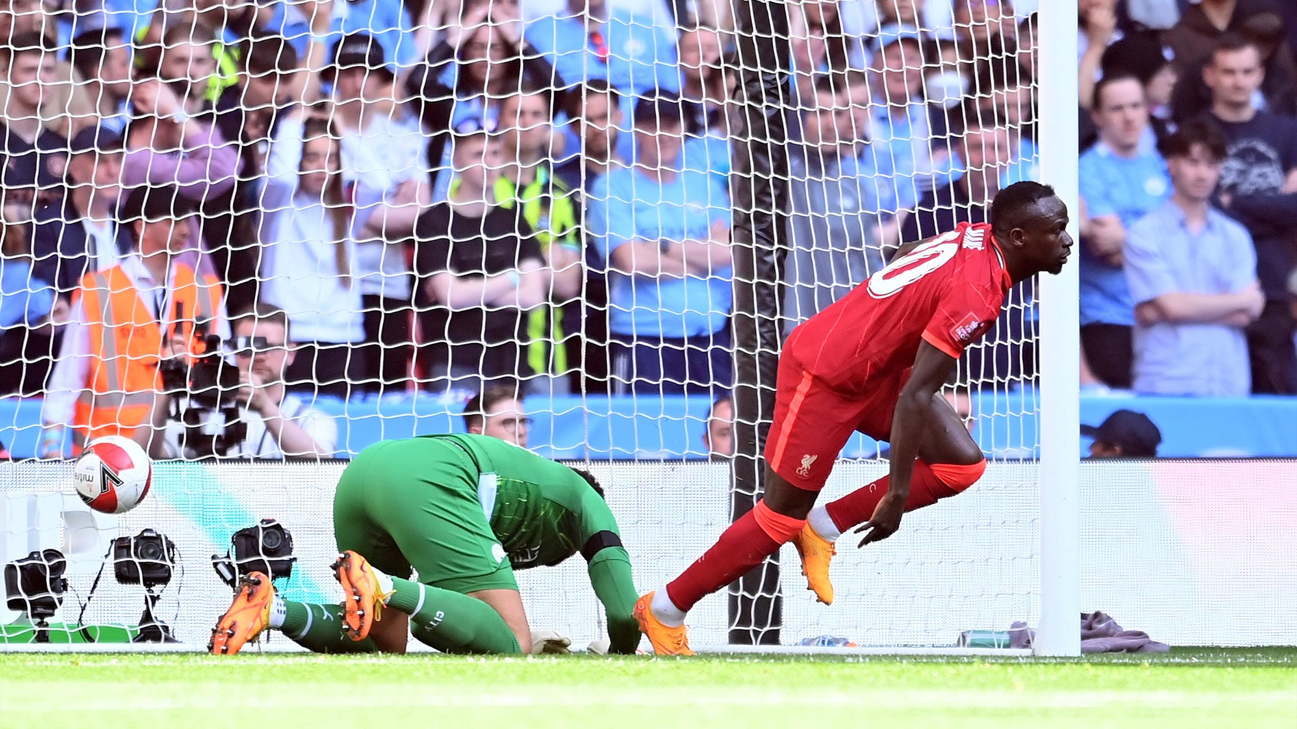 VÍDEO | Zach Steffen firmó la cantada del año ante Sadio Mané en la ...