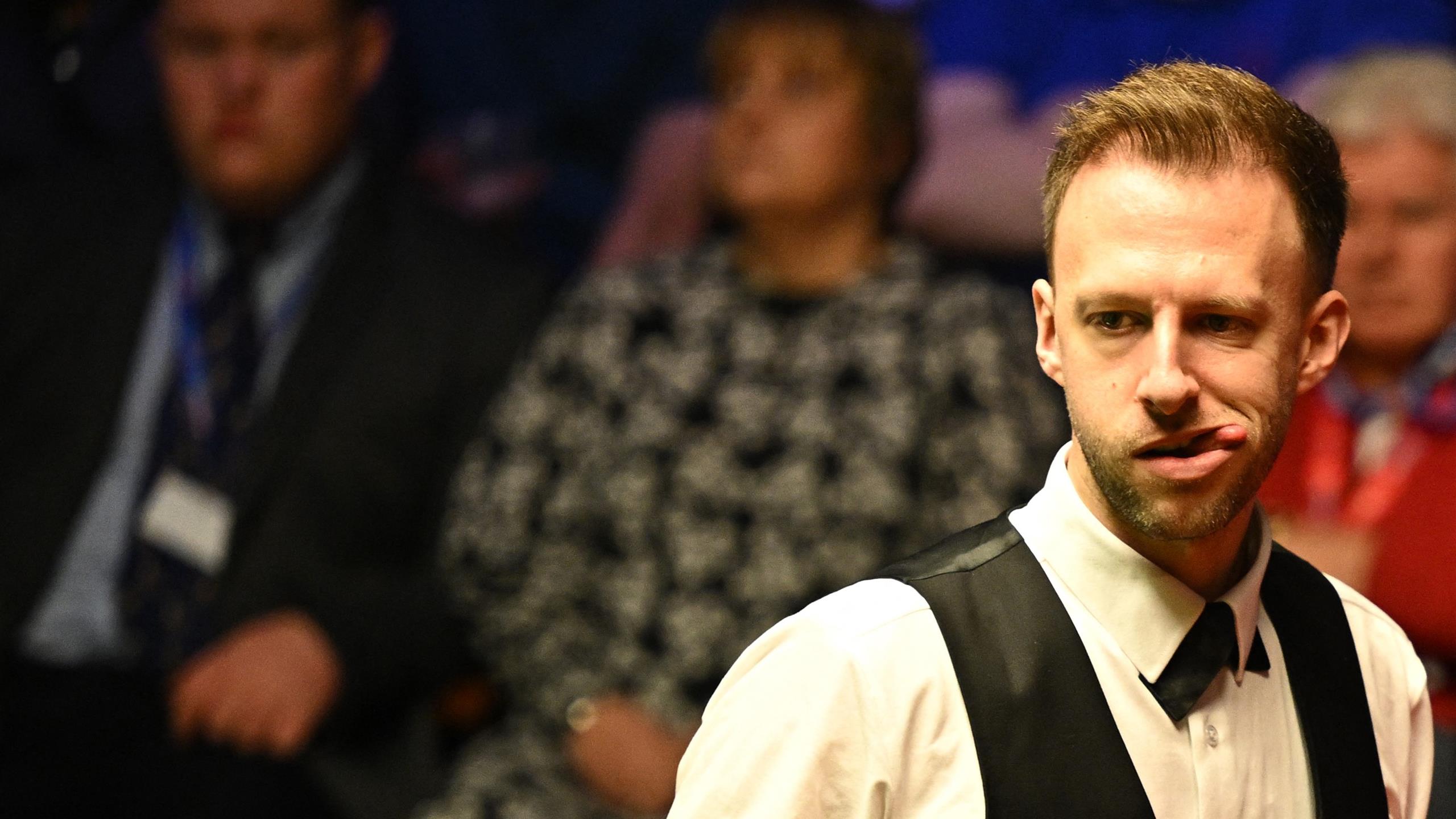 world-championship-2022-judd-trump-roars-back-against-ronnie-o