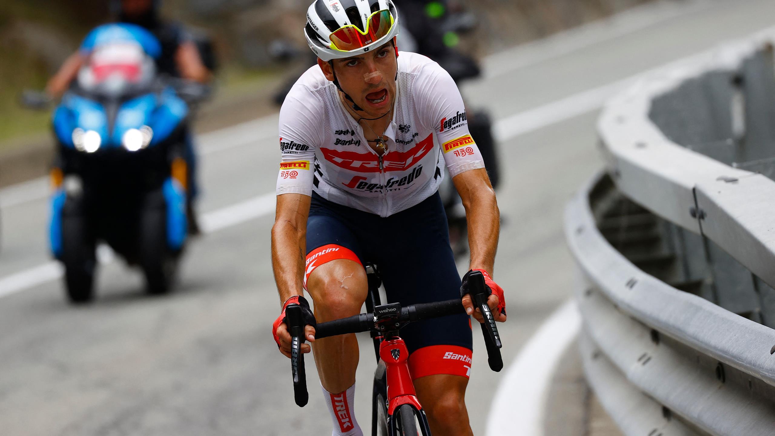 GIRO - L'arrivée en solitaire de Giulio Ciccone (Trek Segafredo) qui ...