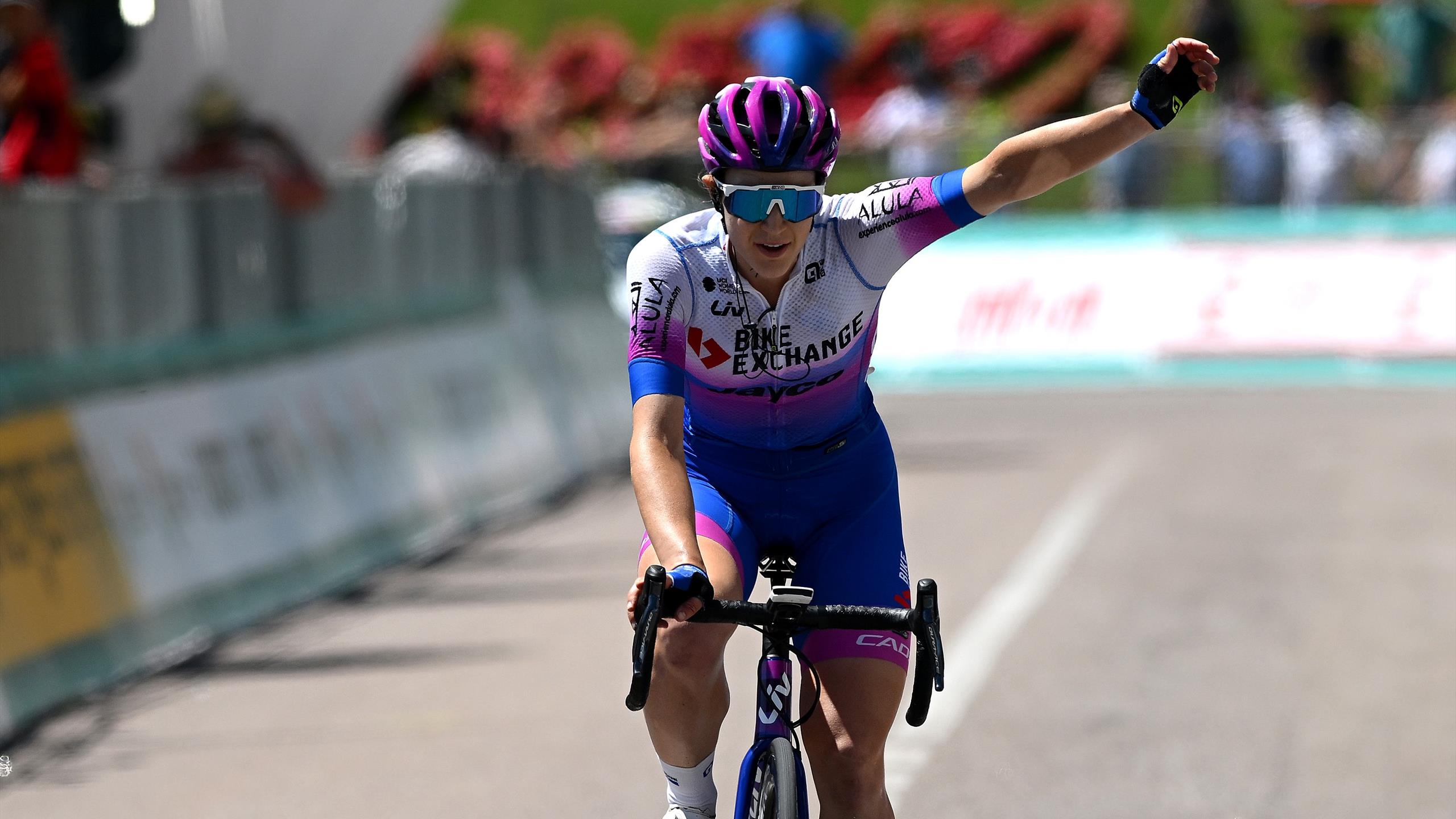 Giro d'Italia Donne: Kristen Faulkner gewinnt 9. Etappe als Solistin ...