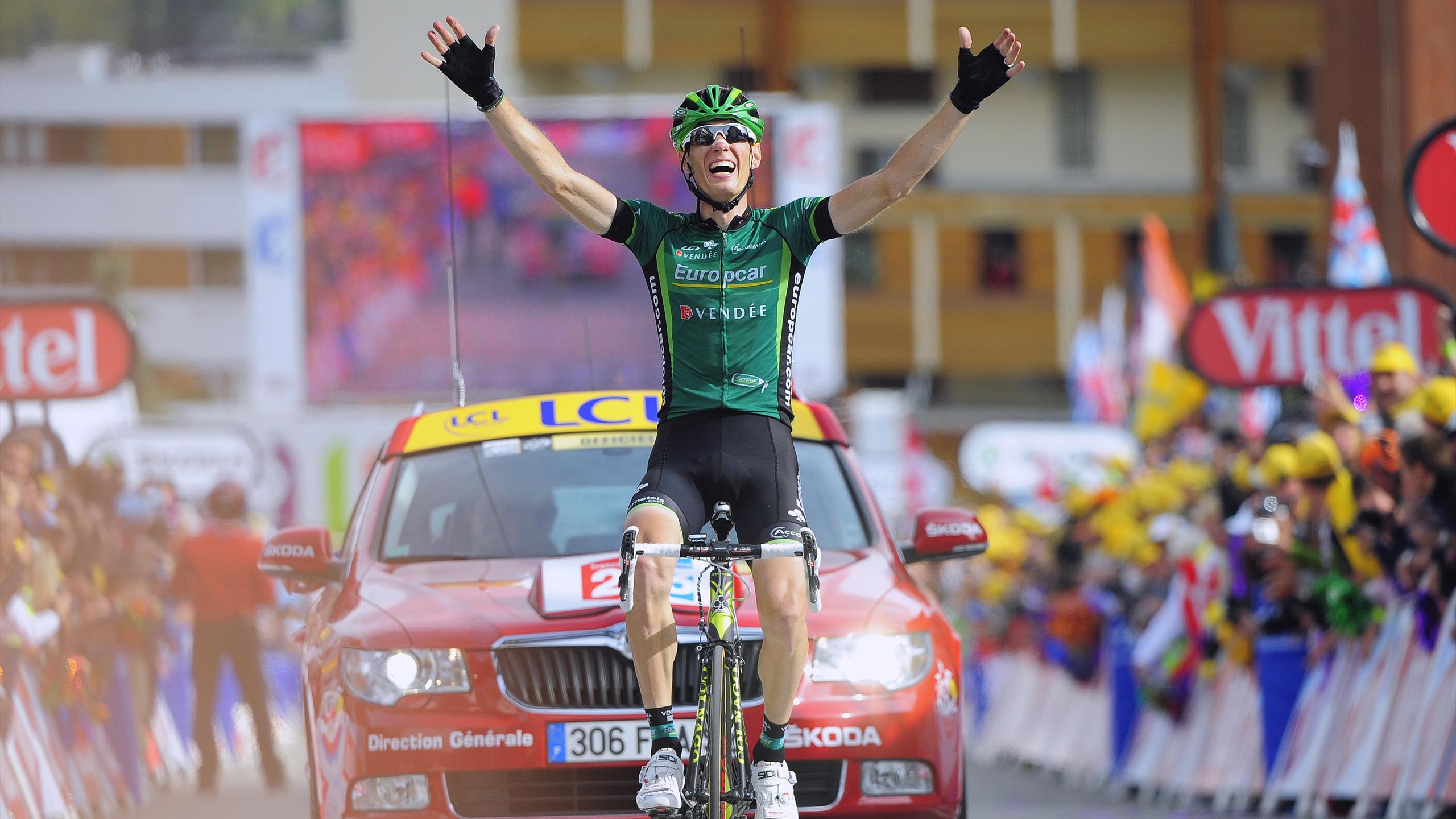 Pierre Rolland remporte la 19e étape du Tour de France 2011, au sommet ...