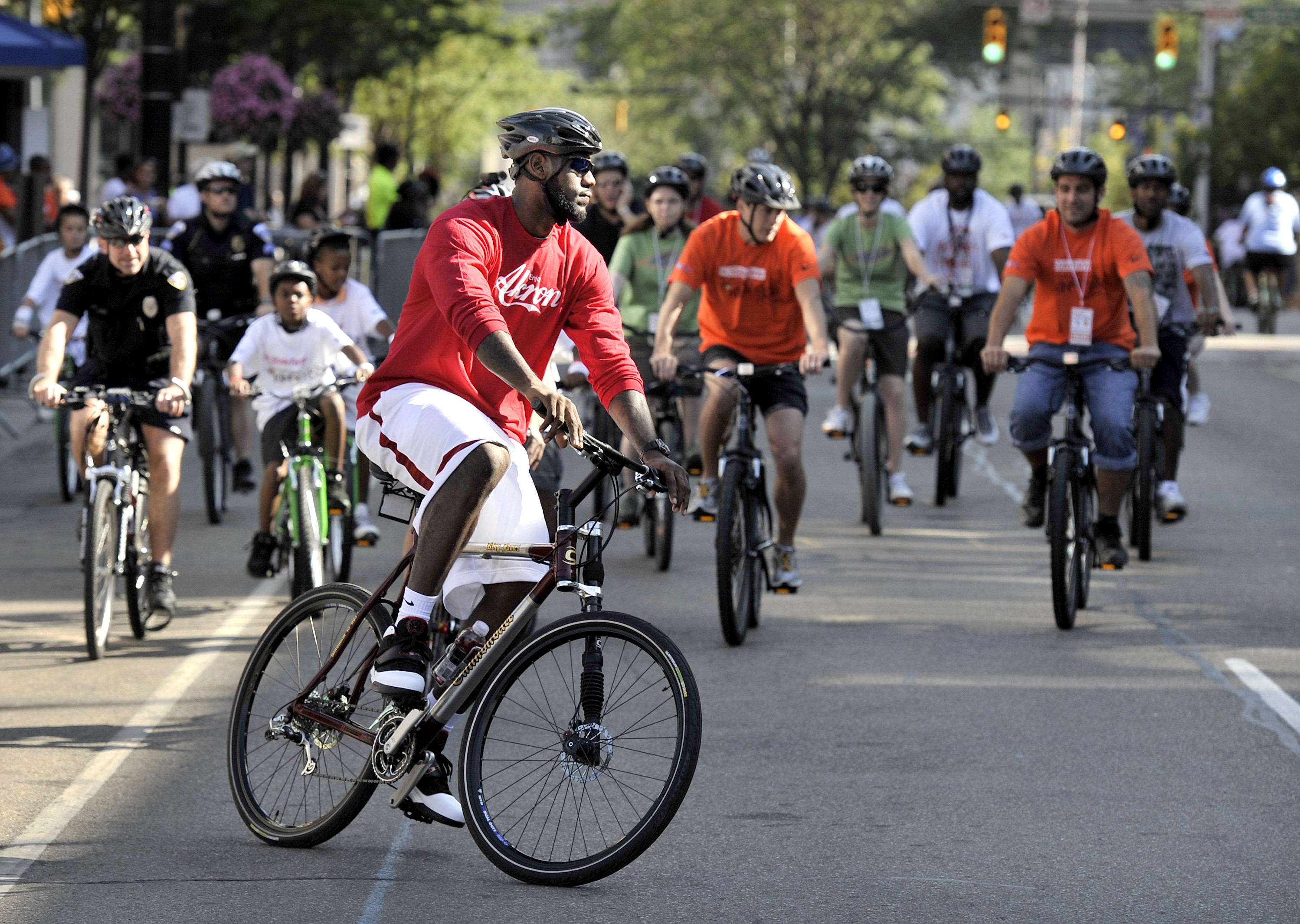 LeBron James invierte en Canyon, la marca de bicicletas de Van der Poel ...