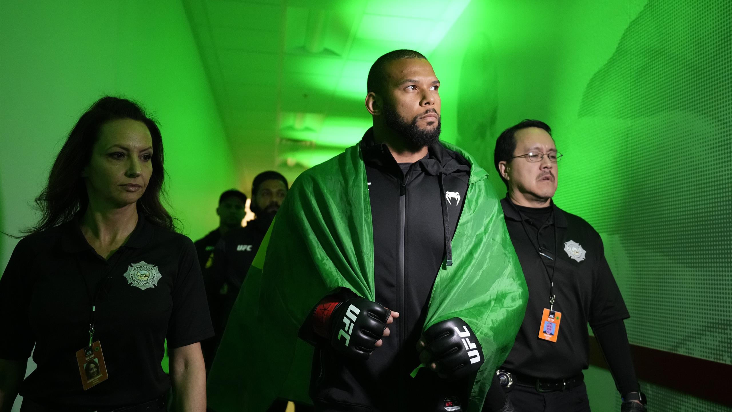 UFC Vegas 59 | Wisseling van de wacht tussen Santos en Hill tijdens het ...