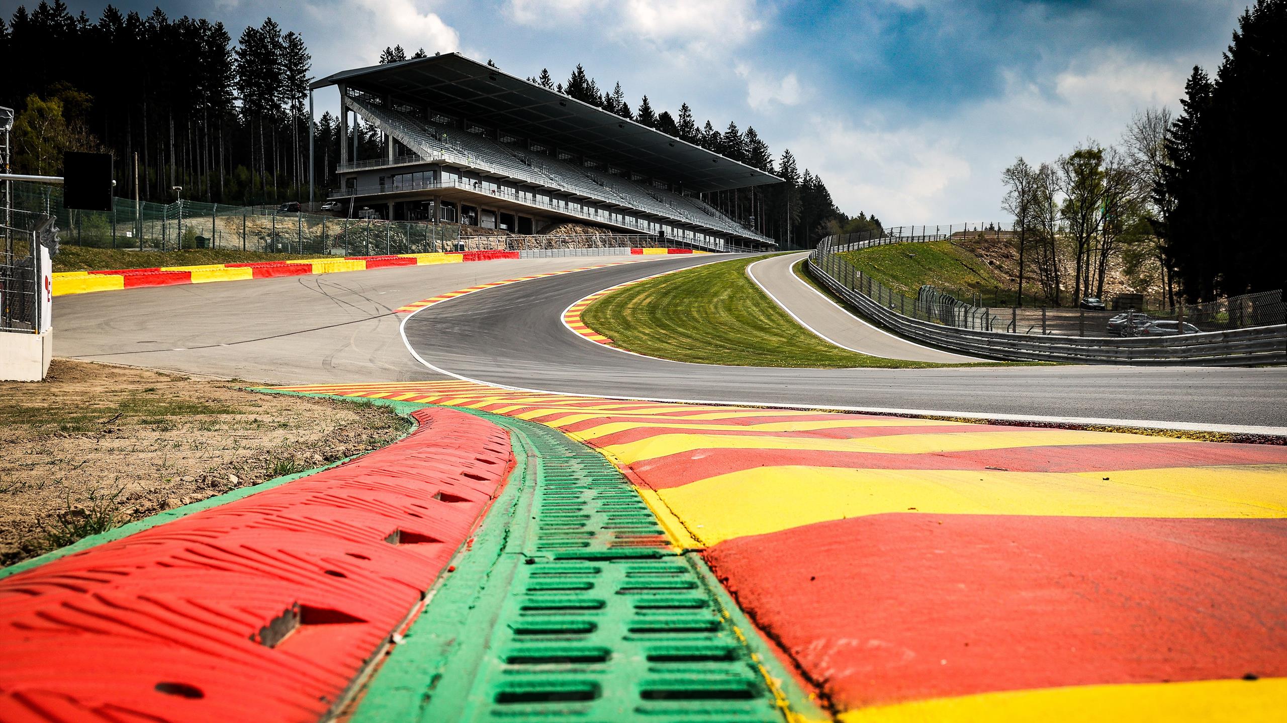 F1, il Mondiale riparte da Spa-Francorchamps: l'iconica curva Eau Rouge ...