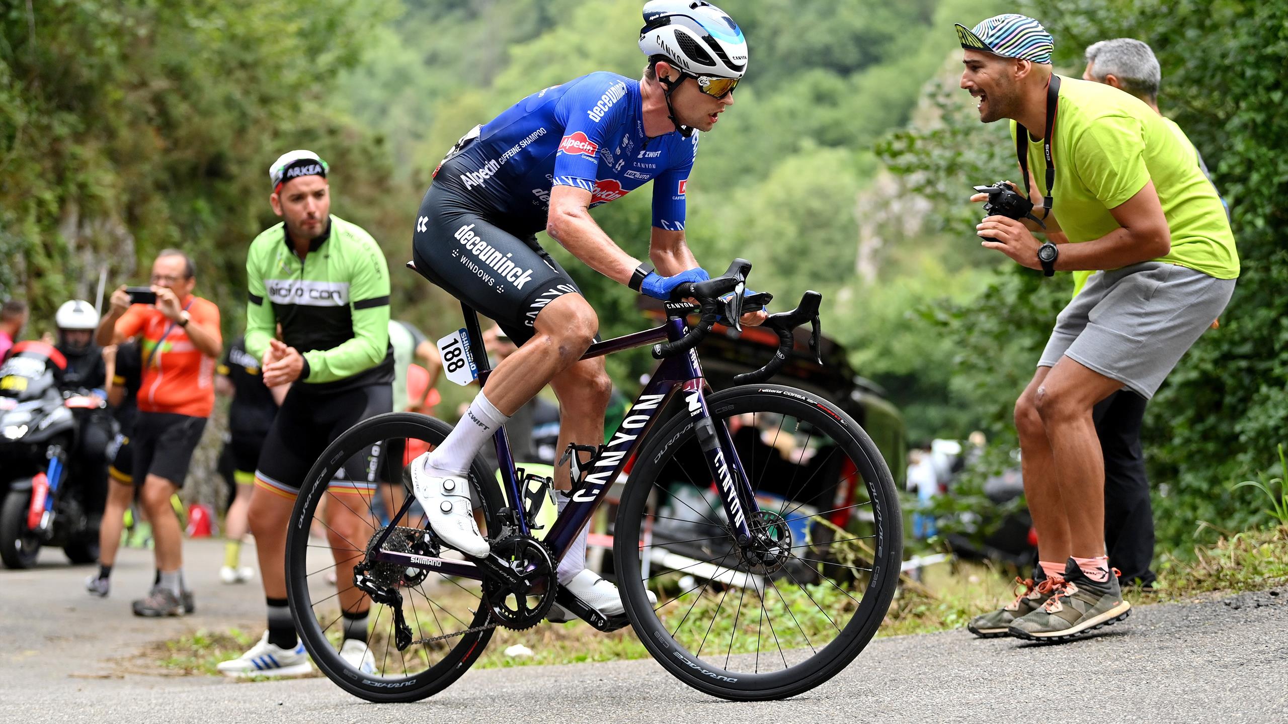 Vuelta 2022: Jay Vine krönt Solo-Ritt auf der 8. Etappe mit zweitem ...