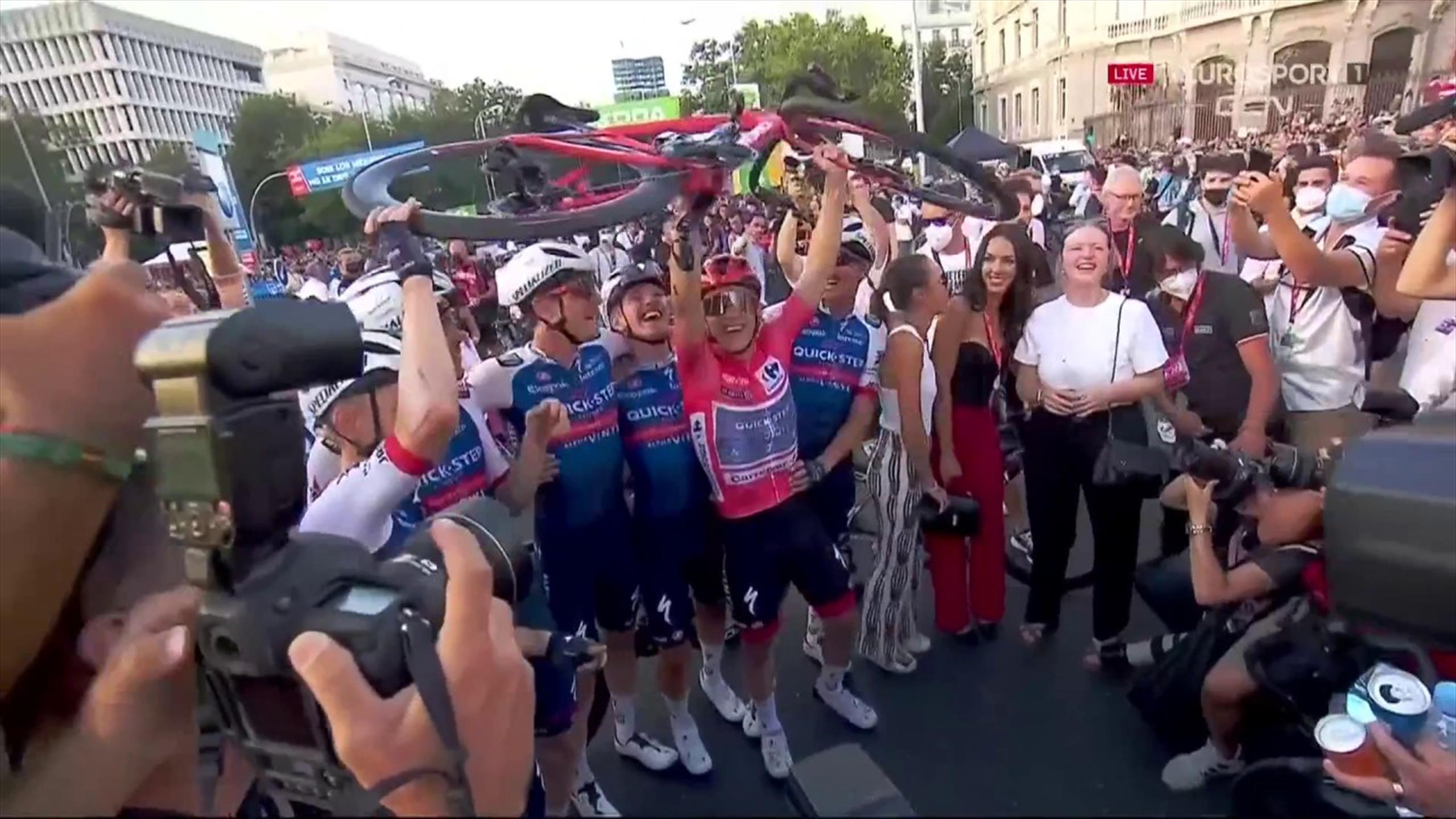 Vuelta a España 2022 | La efusiva y loca celebración de Remco Evenepoel ...