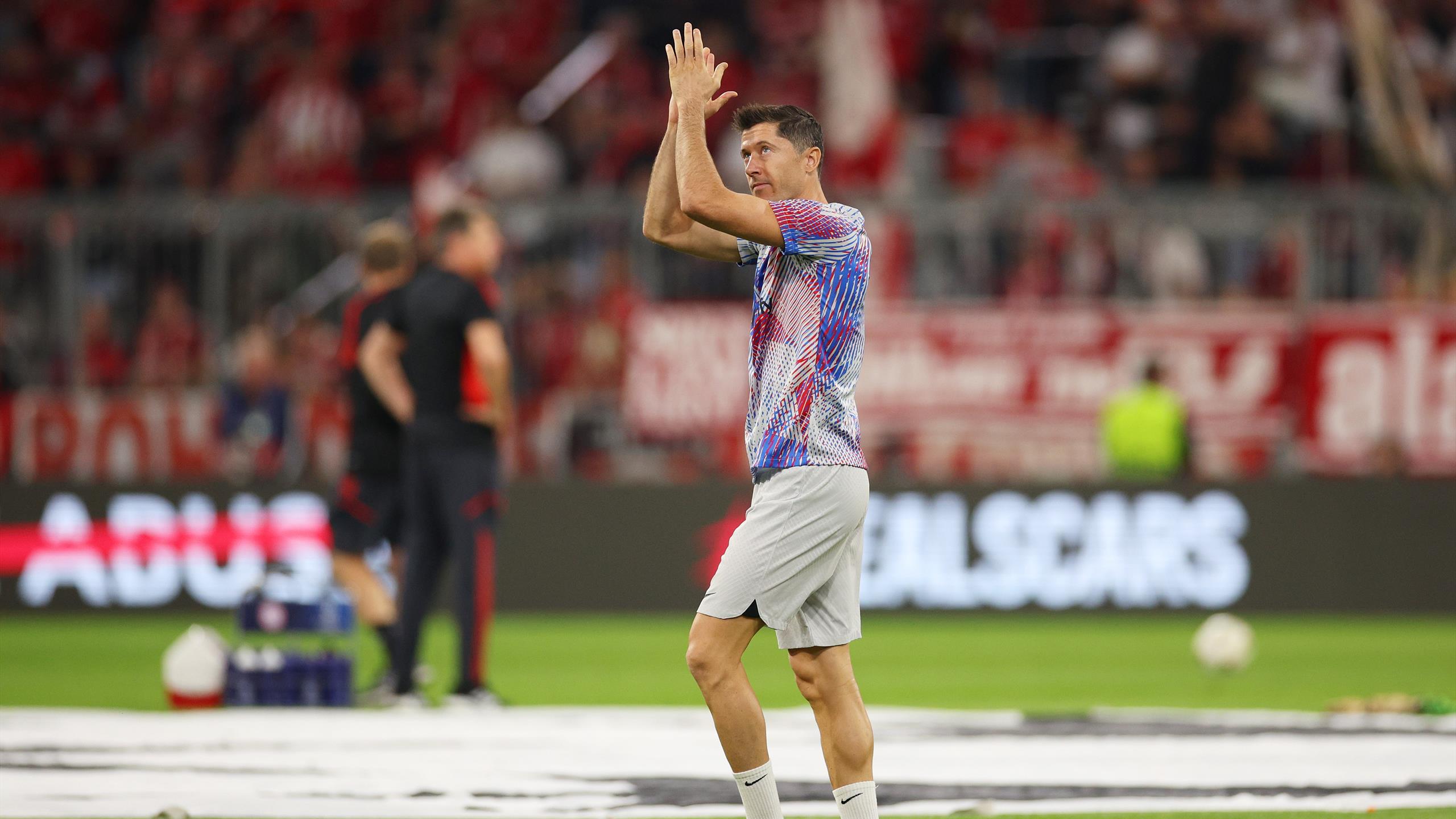 Champions League: Bayern-Fans empfangen Robert Lewandowski bei Rückkehr ...