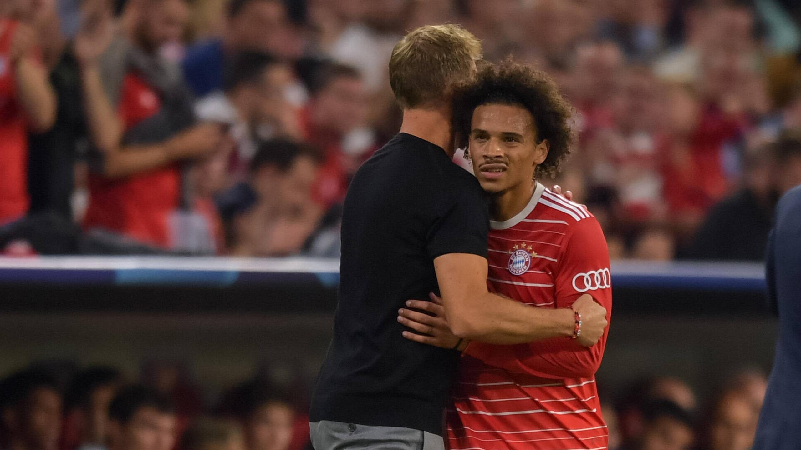 FC Bayern - Leroy Sané erklärt Grund für Flaschenwurf nach Auswechslung ...