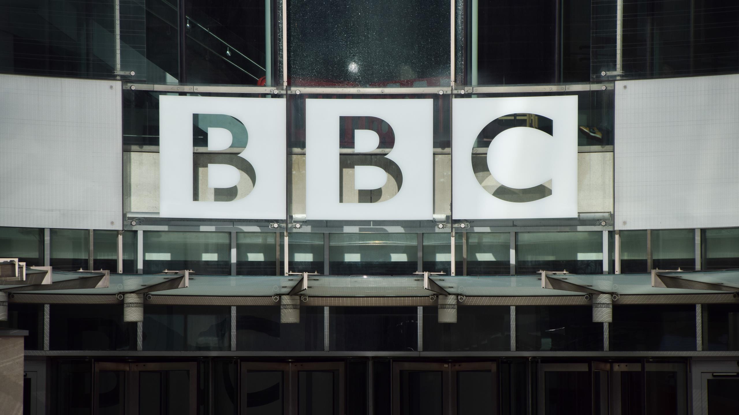 ¿Lo sabías? La BBC cumple 100 años: Historia, canon y pionera en las ...