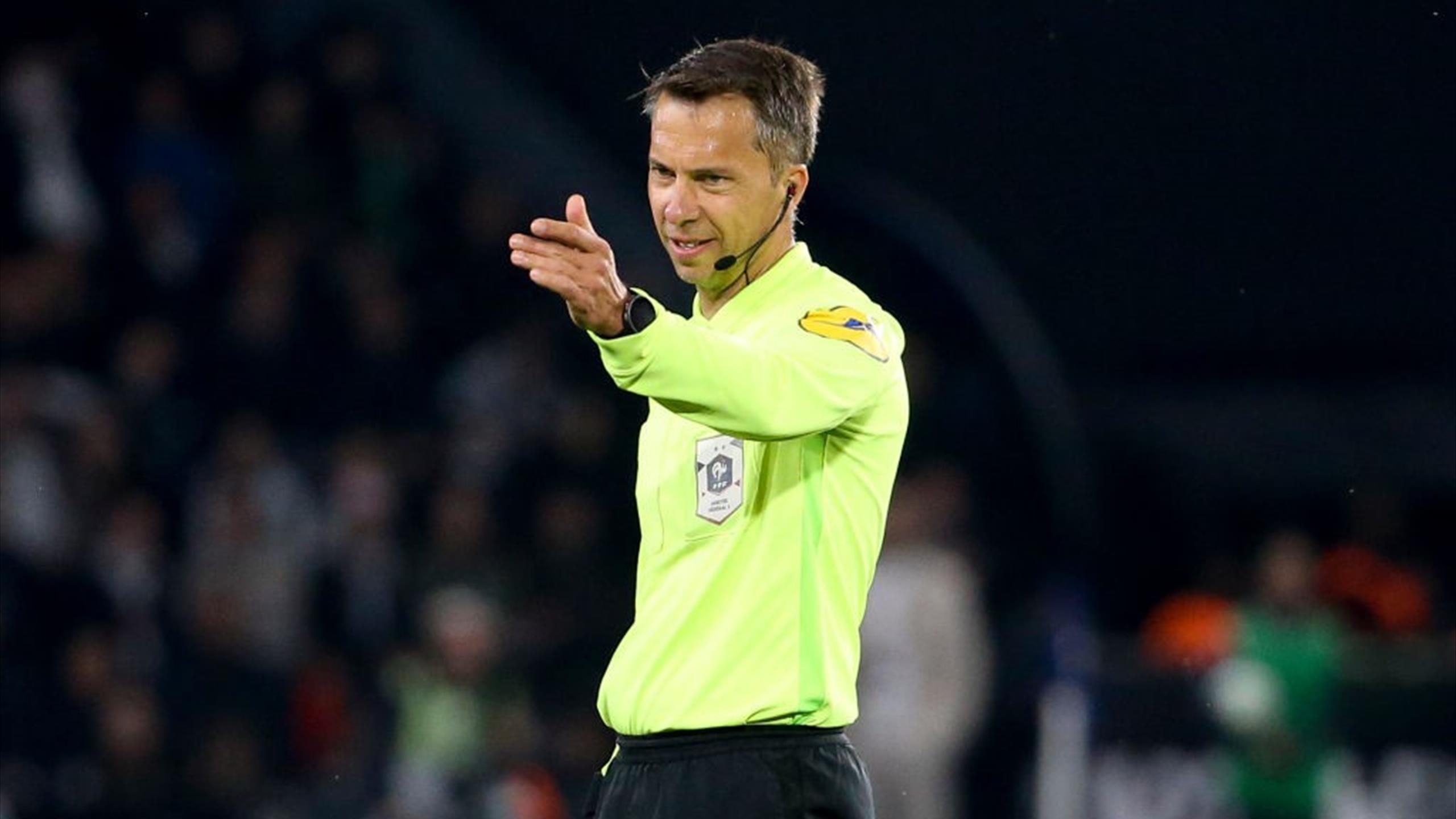 L'arbitro Johan Hamel muore a 42 anni: stroncato da un ictus in ...