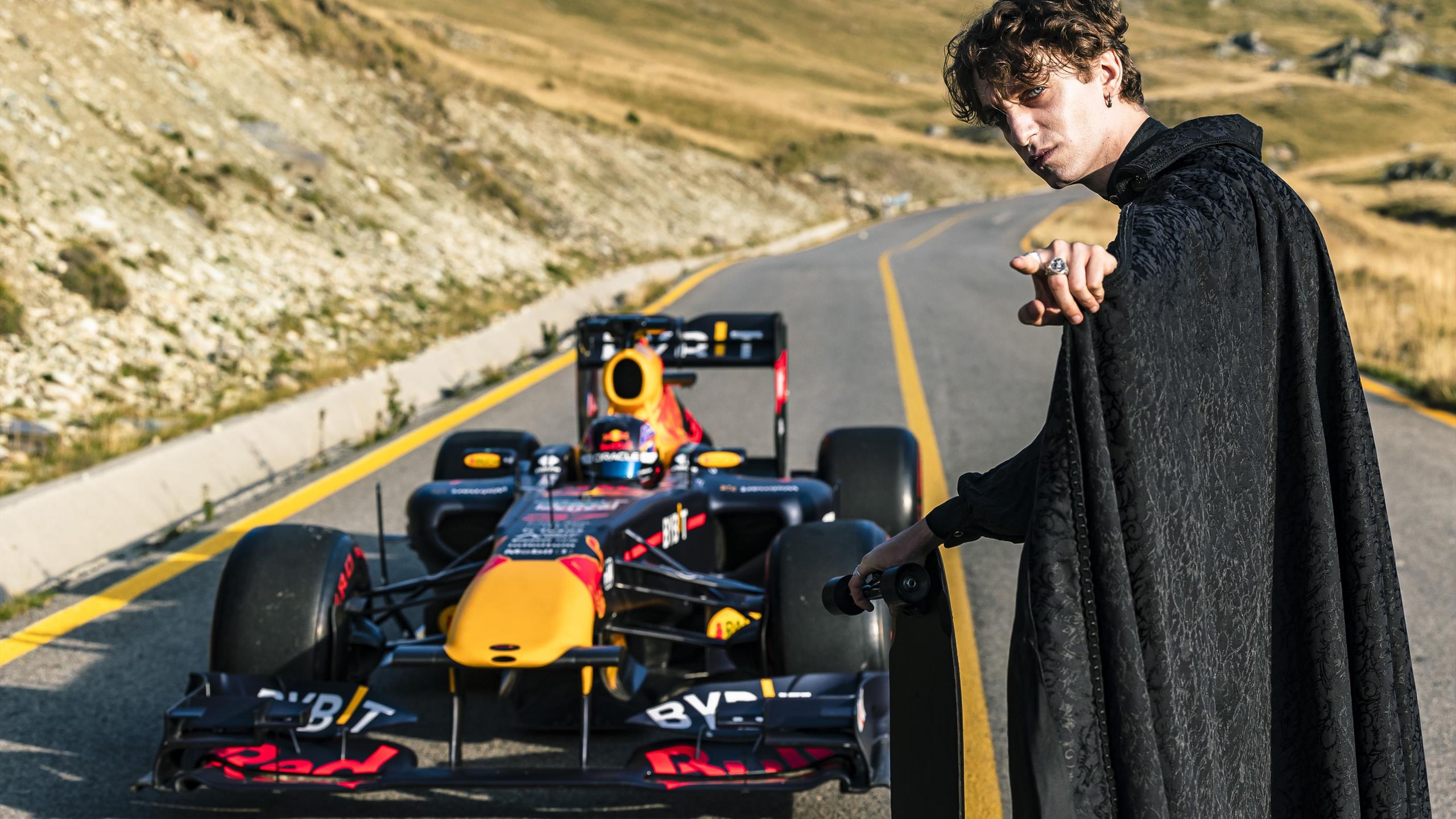 Formula 1 în România!Oracle Red Bull Racing-cursă printre nori pe ...