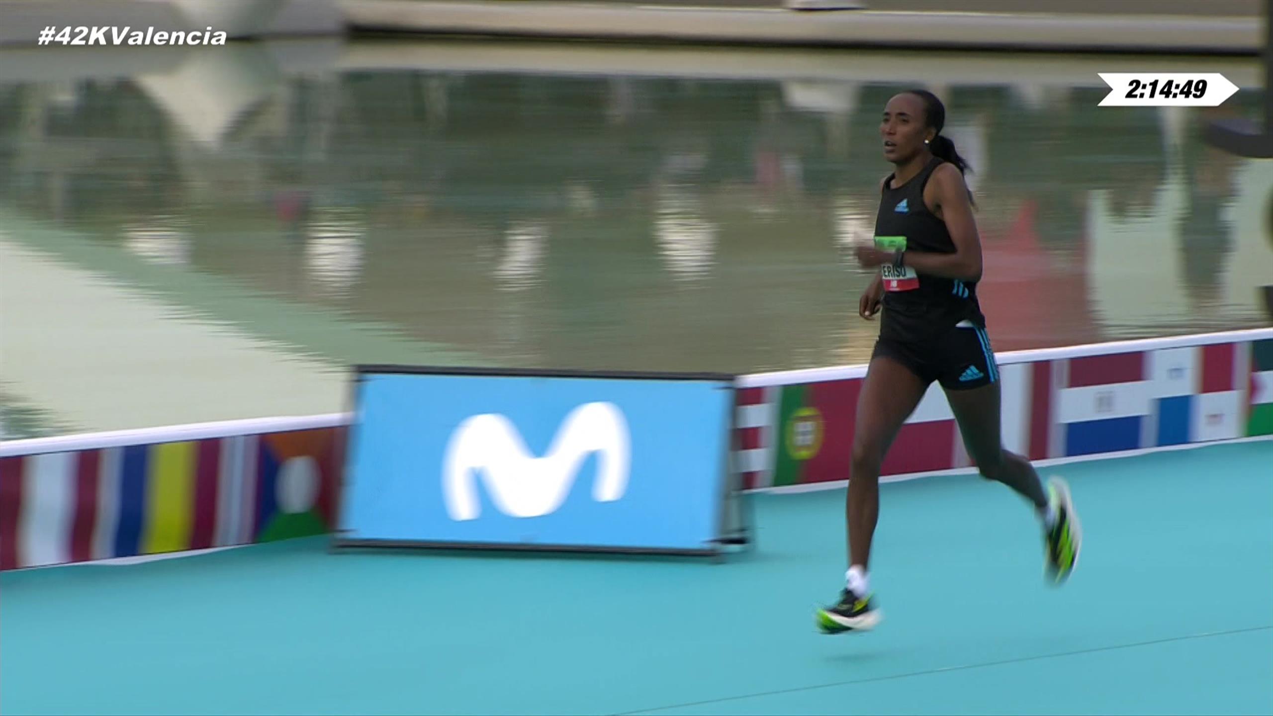 Amane Beriso Shankule (Etiopia) domina la Maratona di Valencia e sfiora ...