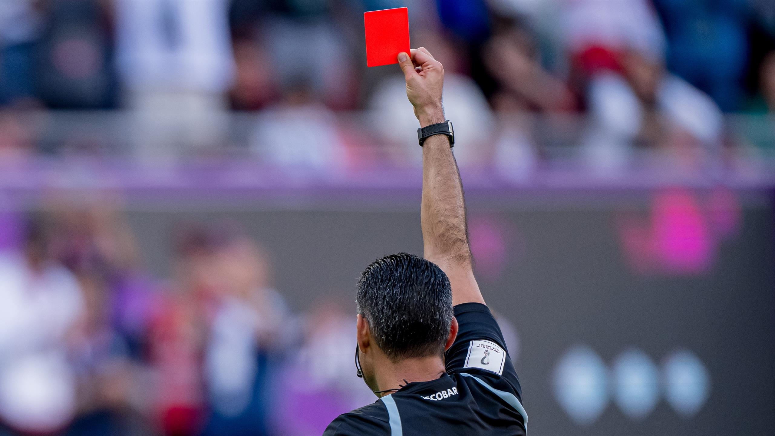 Un fotbalist francez, suspendat 30 de ani după o altercație cu un ...