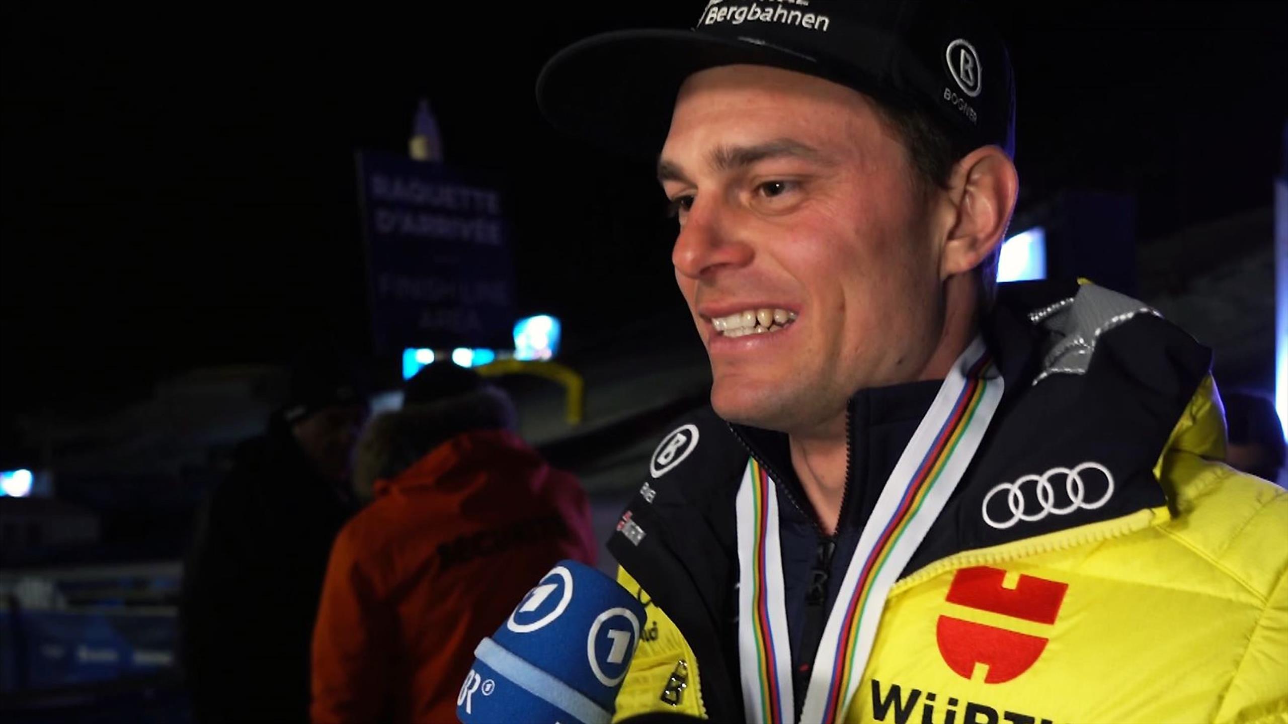 Ski-WM 2023 - Weltmeister Alexander Schmid mit Goldmedaille um den Hals ...