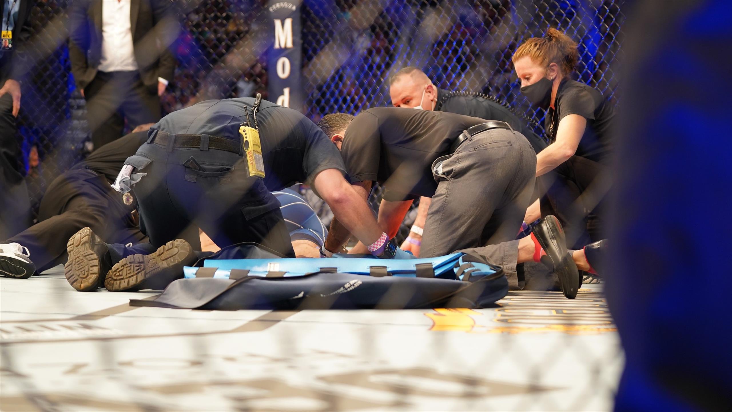 MMA. Chris Weidman ze złamaną nogą po UFC 261. Czeka go długa przerwa ...