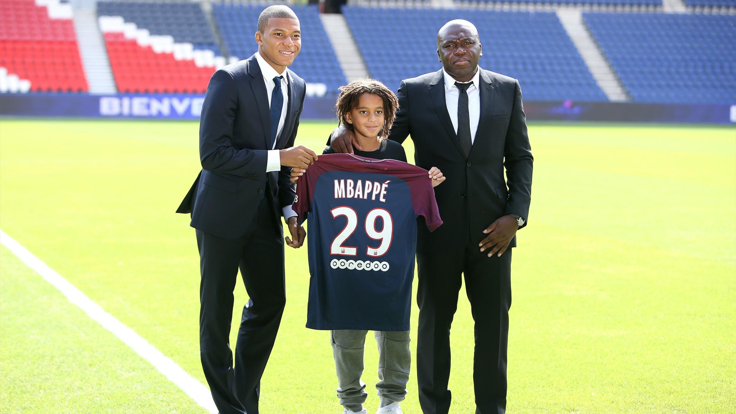 Ligue 1. Ethan Mbappe, młodszy brat Kyliana Mbappe, podpisał kontrakt z ...