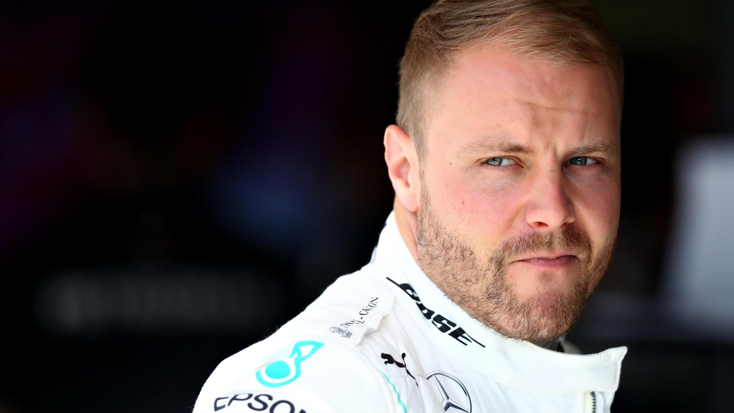 Valtteri Bottas opublikował nagie zdjęcie. Egzemplarze sprzedano już za ...