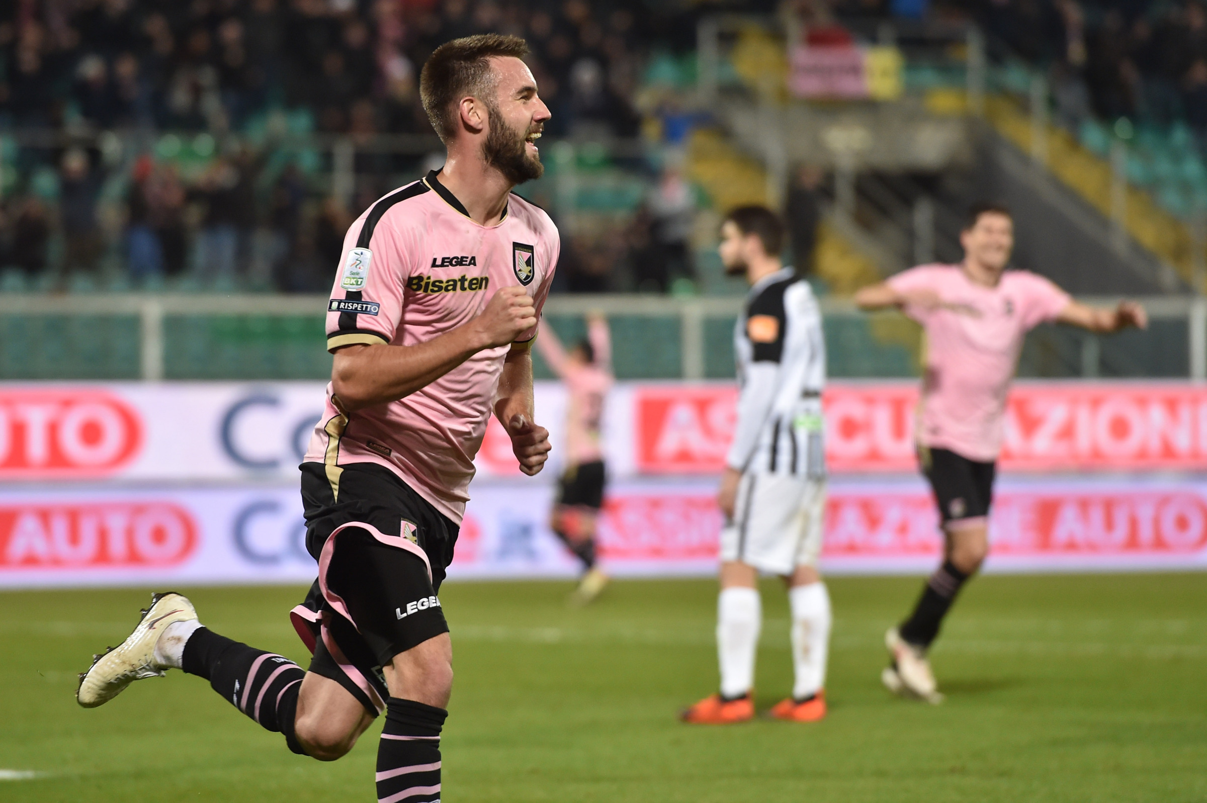 Filippo Perucchini z kuriozalnym samobójem w meczu Palermo - Ascoli ...