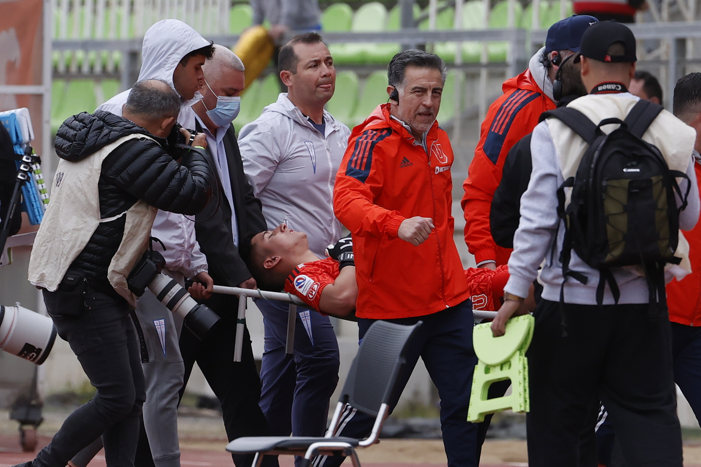 Martin Parra ogłuszony petardami w trakcie pucharowego meczu w Chile ...