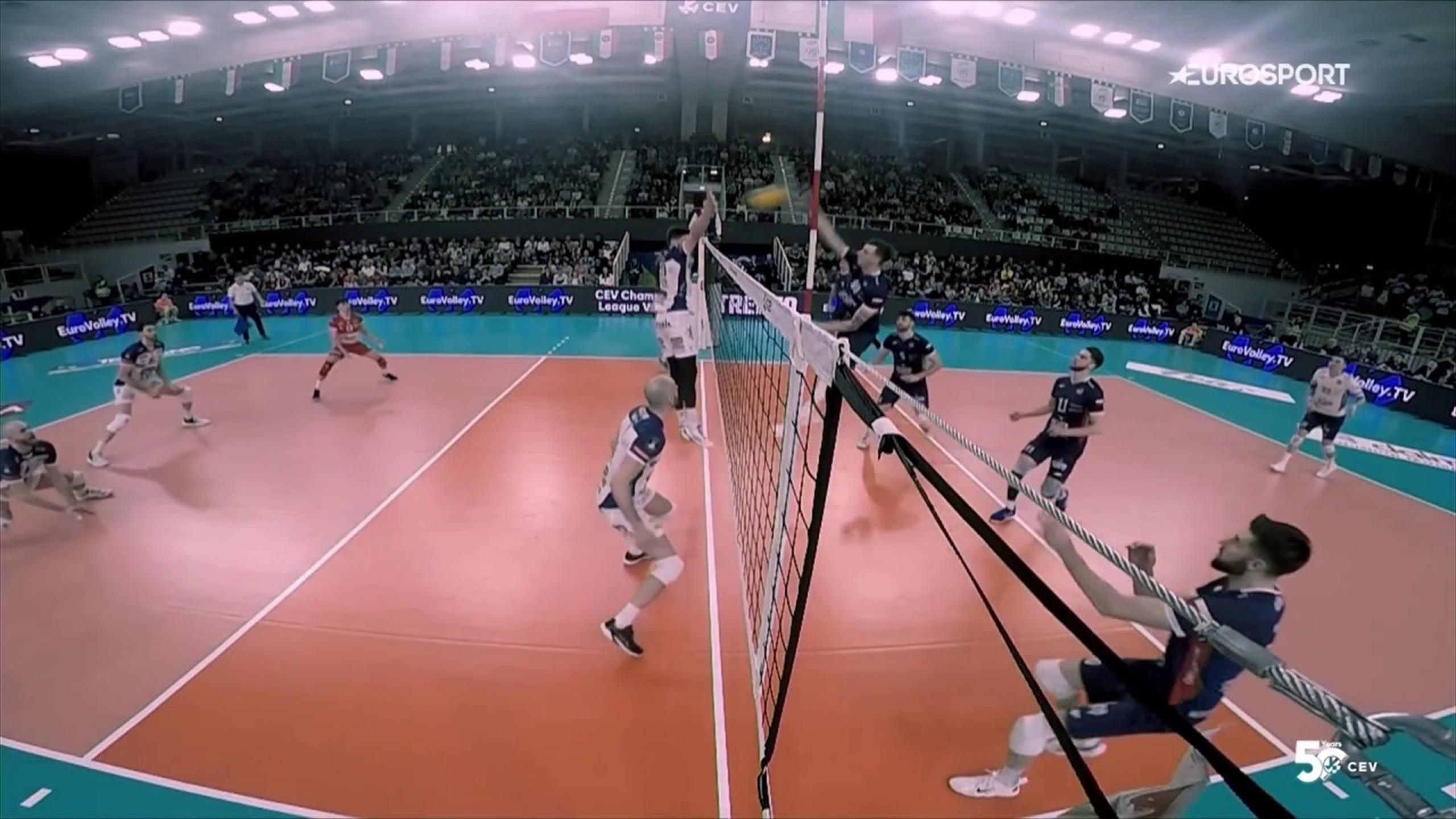 Srecko Lisinac realizza il monster-block dell'anno! 1° tempo di Huber ...