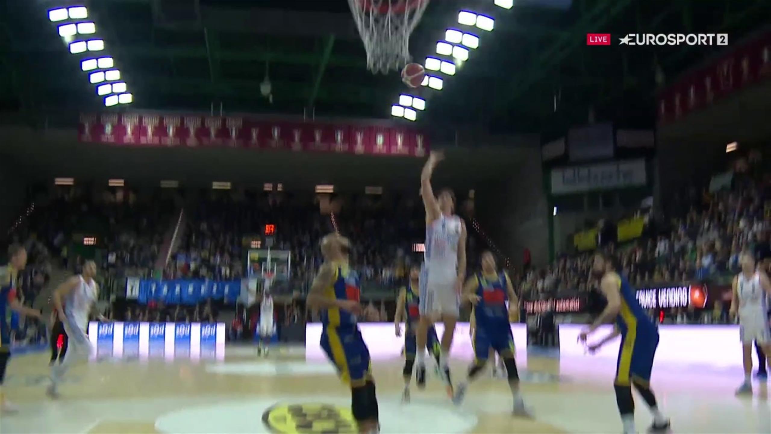 Zanelli col cronometro in testa: canestro sulla sirena del 1° quarto ...