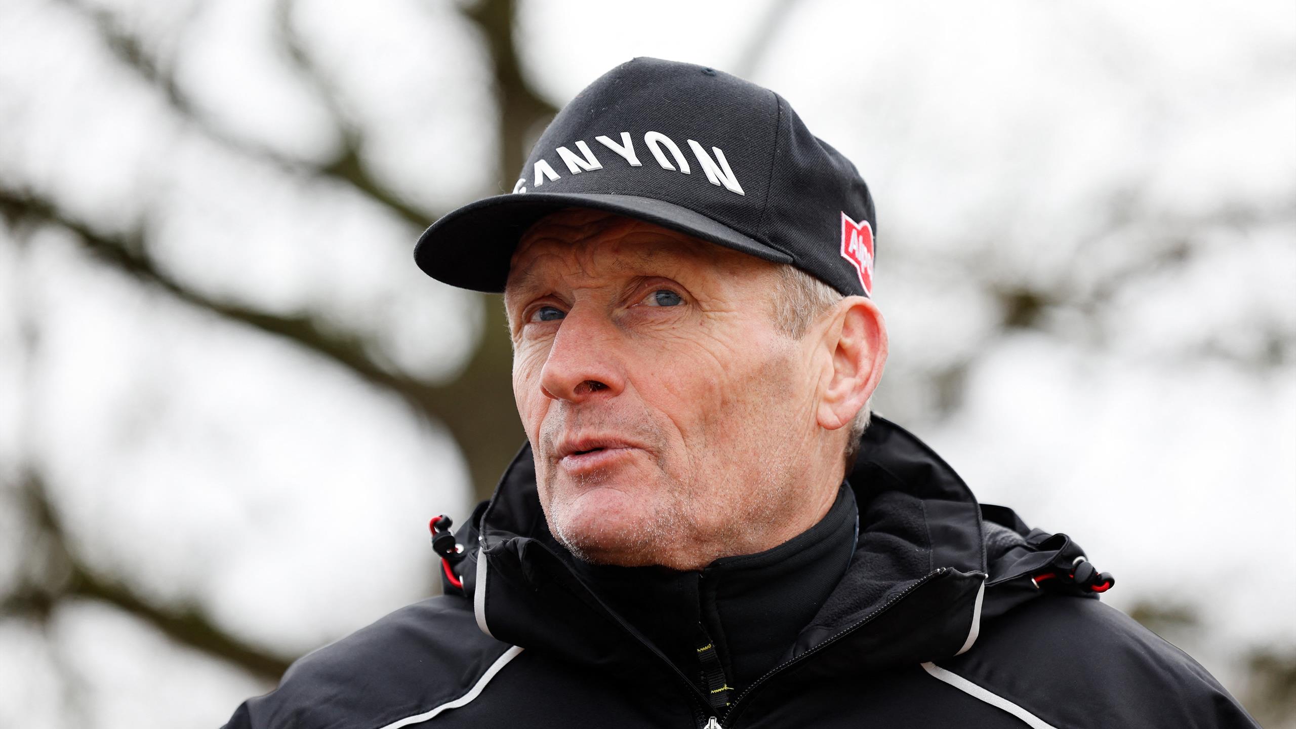 Parijs-Roubaix | Adrie van der Poel gelooft dat Mathieu van der Poel ...