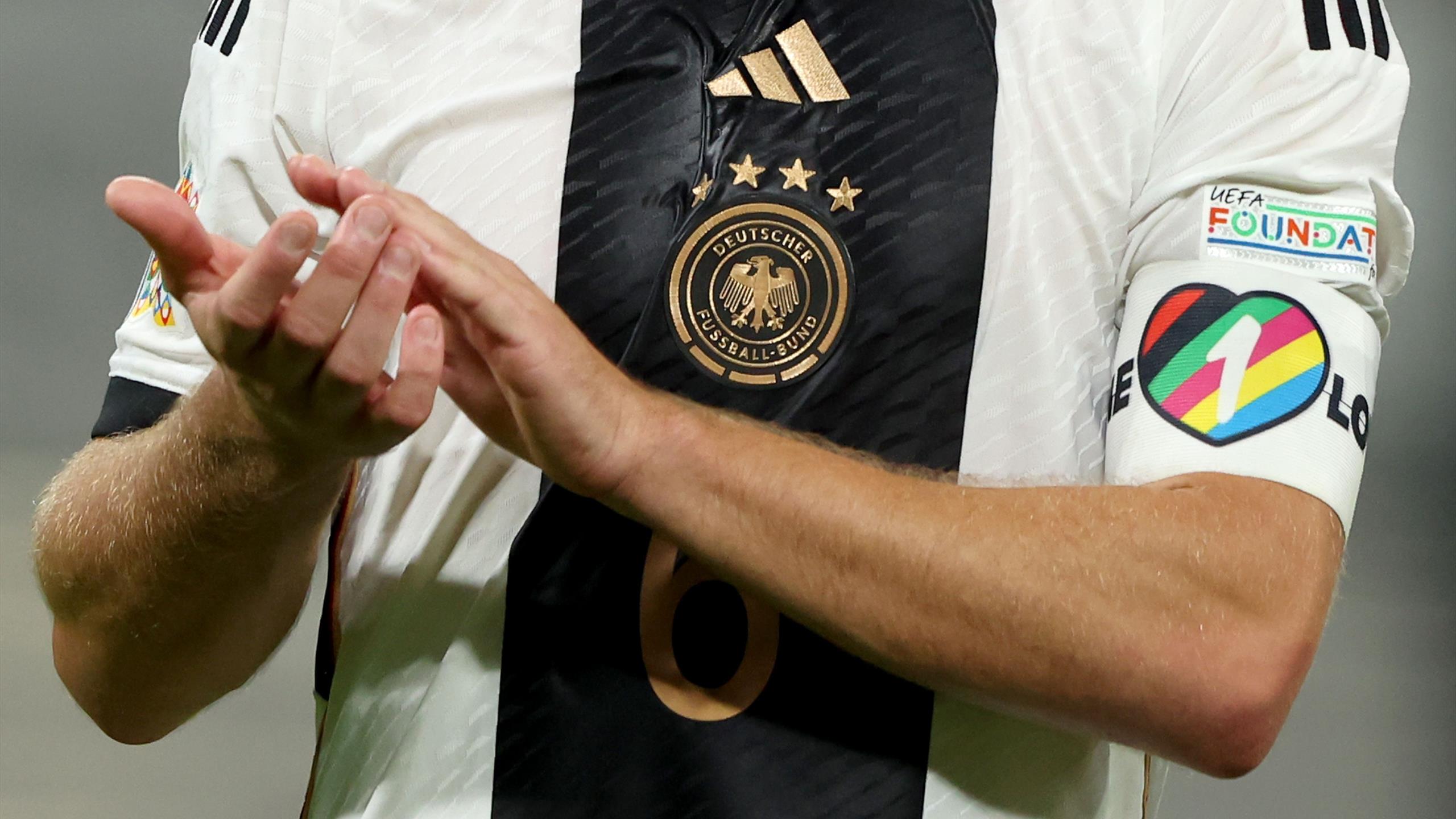 Deutsche Nationalmannschaft spielt bei Heim-EM 2024 mit Kapitänsbinde ...