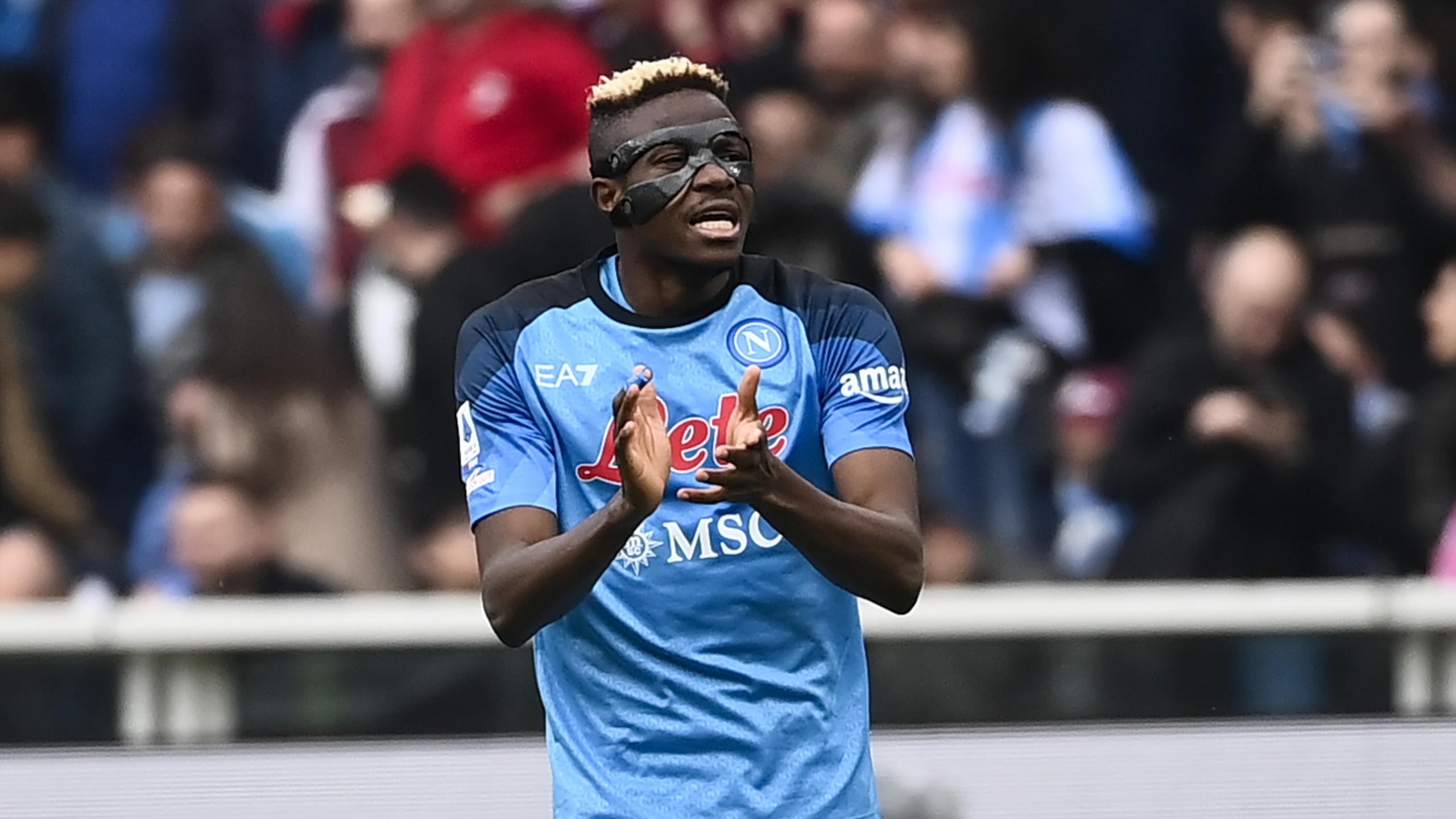 Victor Osimhen erhält neuen Glücksbringer - Napolis Superheld verliert ...