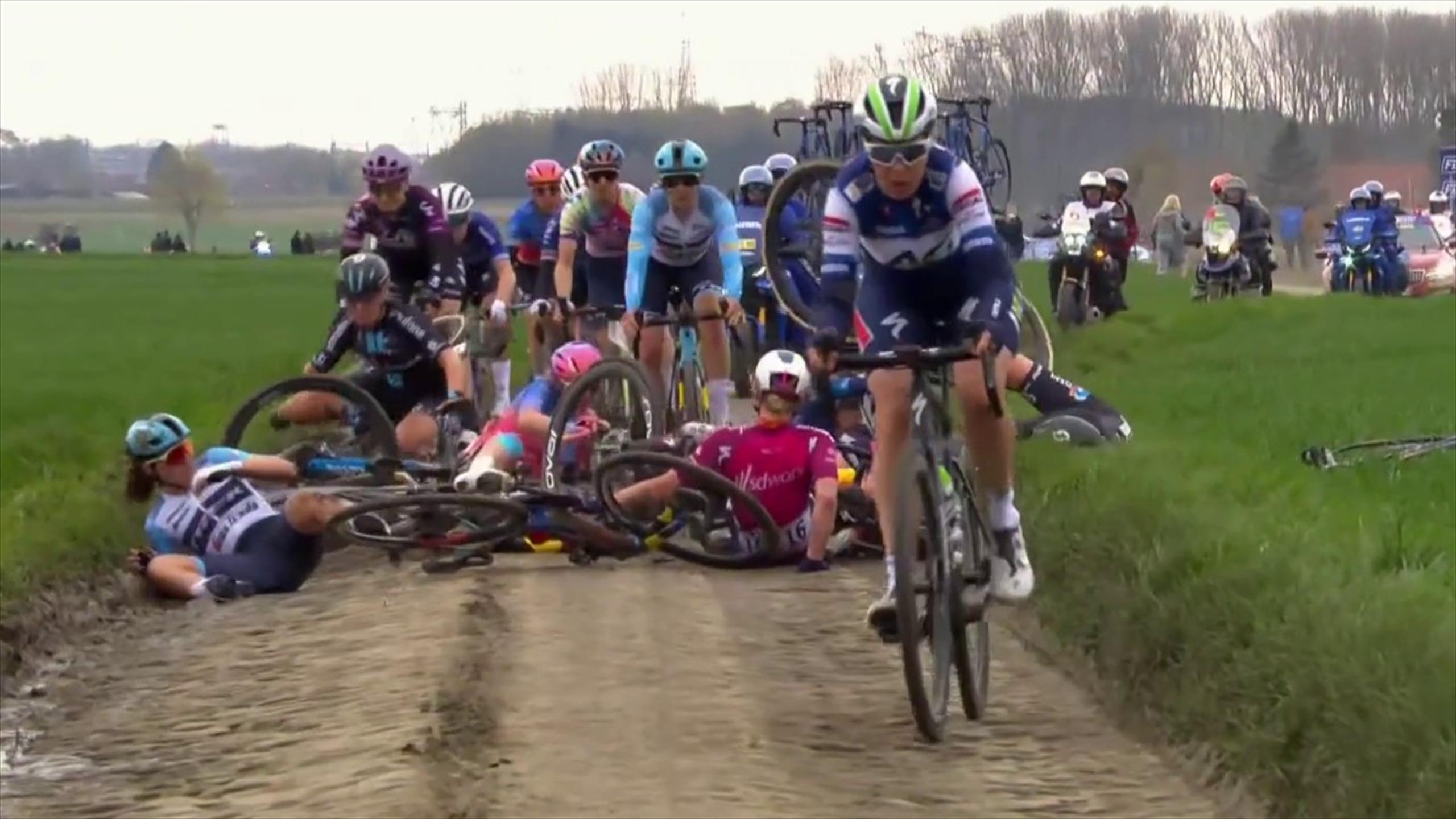 Paris-Roubaix: Spitzengruppe um Elisa Longo Borghini crasht - Romy ...