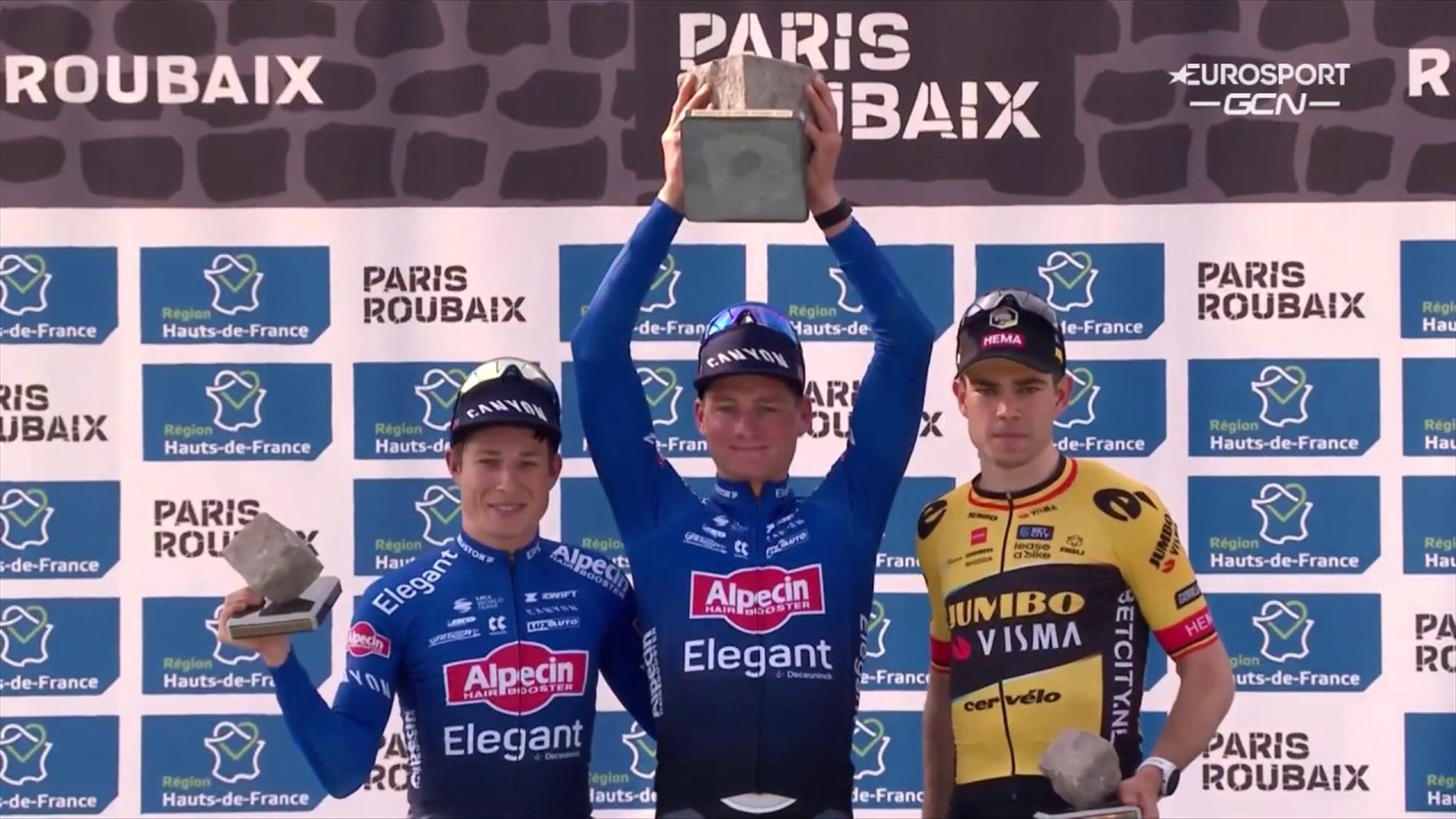 Parijs-Roubaix | Van der Poel krijgt op het podium zijn kassei ...