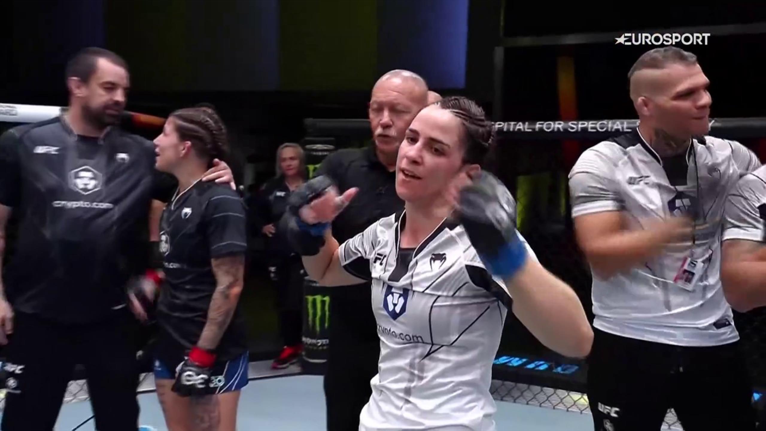UFC Vegas 71 | Dumont wint close gevecht via unanimous decision - Mixed ...