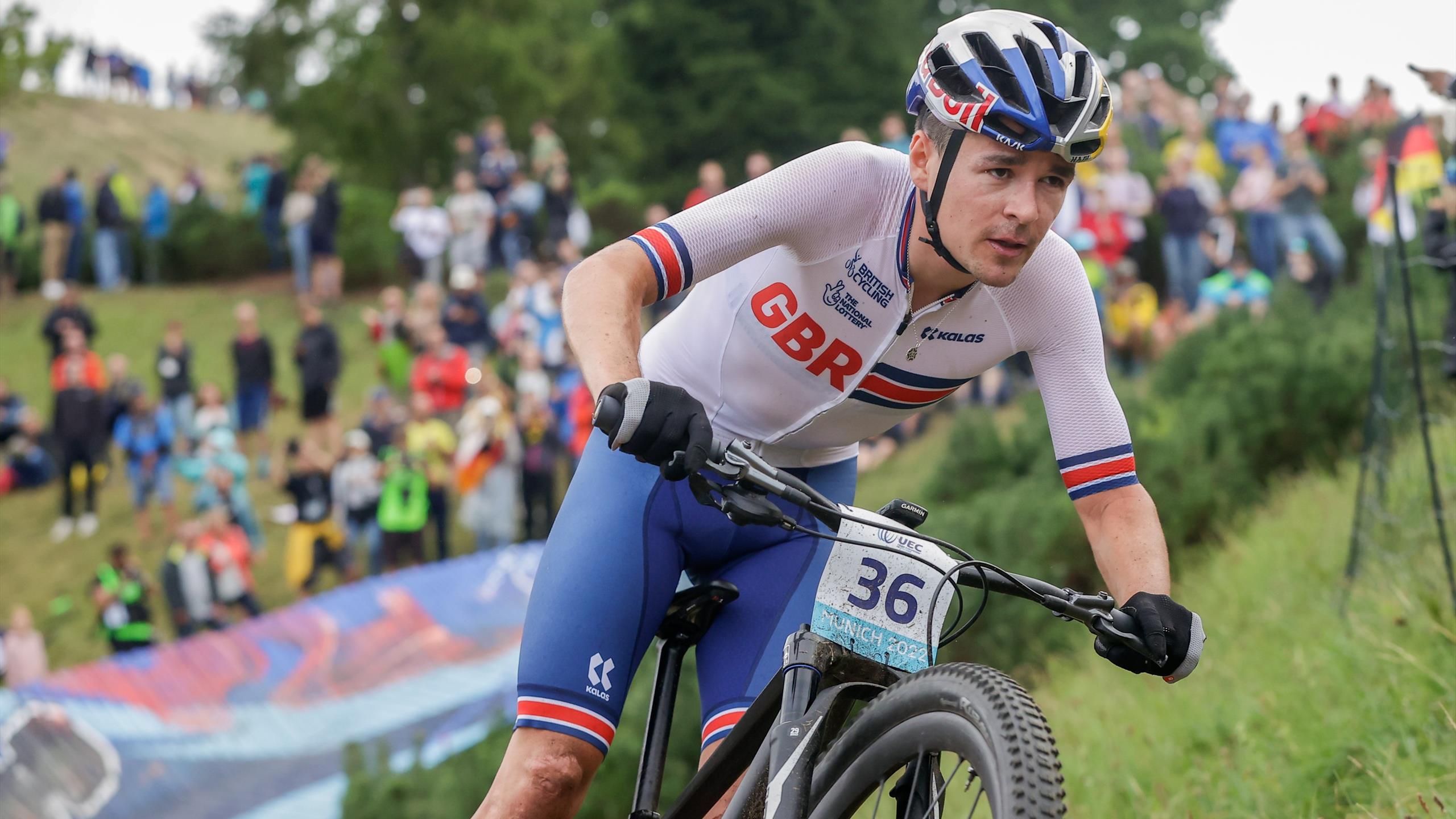 Nové Mesto | Pidcock trekt voorjaar door op mountainbike met oog op ...