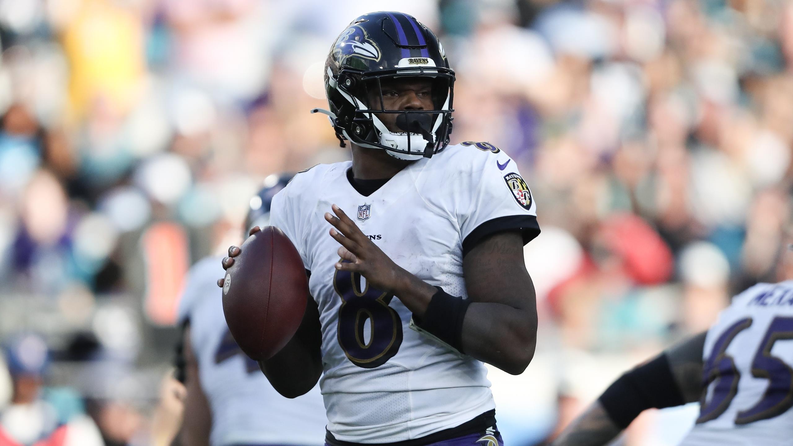 Lamar Jackson a devenit cel mai bine plătit jucător din NFL. Mama sa i ...