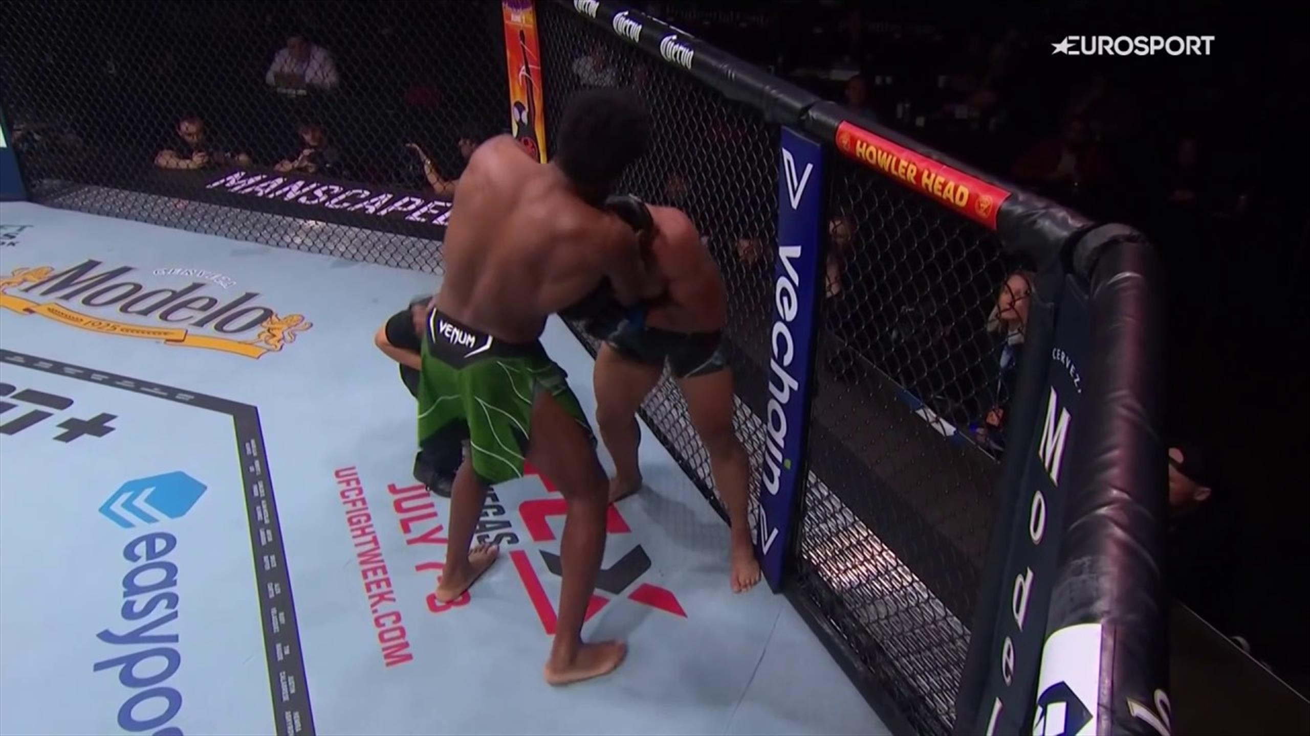 UFC 288 | Standing Guillotine Choke overwinning voor Nzechukwu - Mixed ...