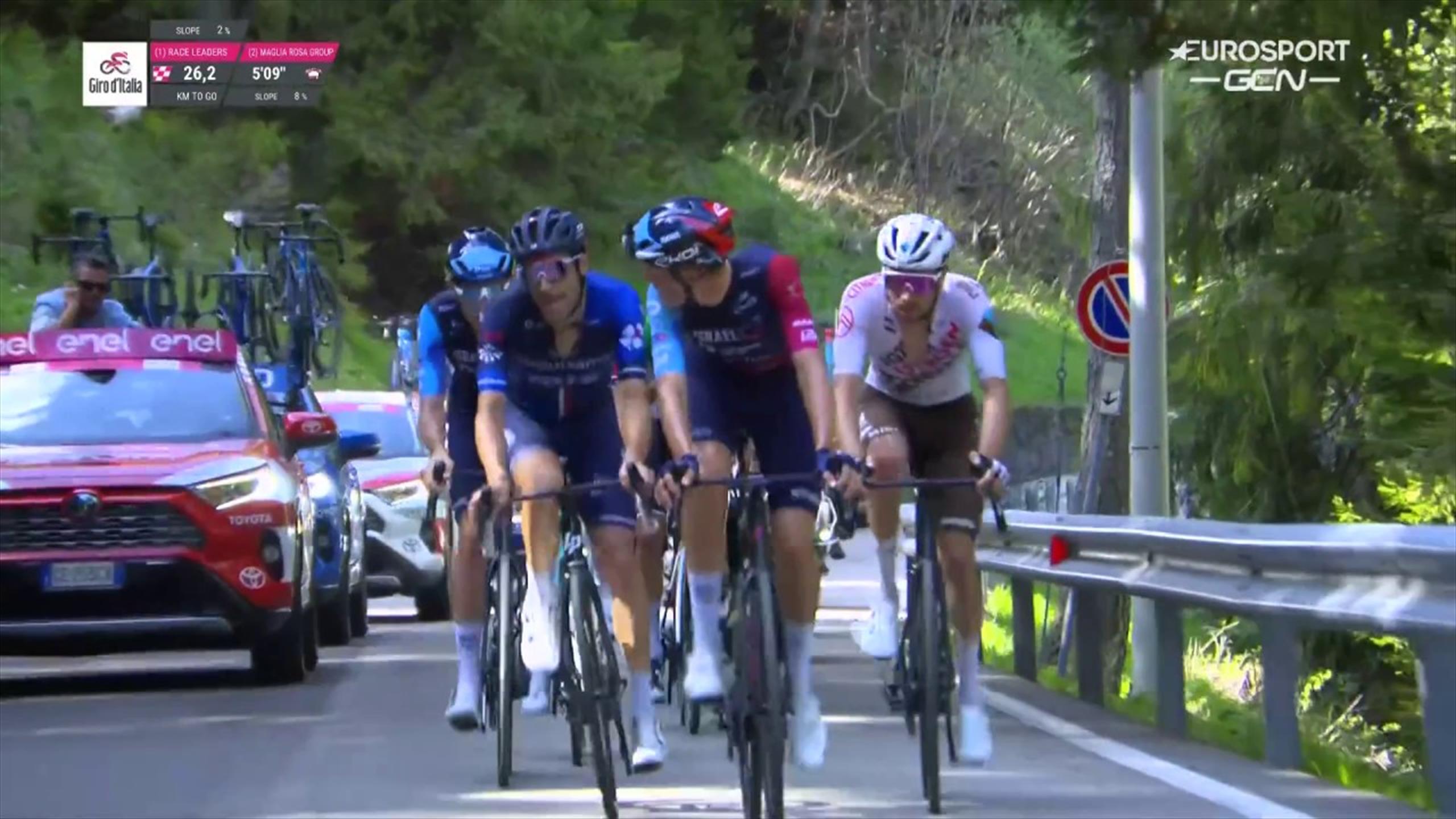 Giro - Marco Frigo fa cenno a Pinot: "C'è il GPM, vai a prenderti i ...