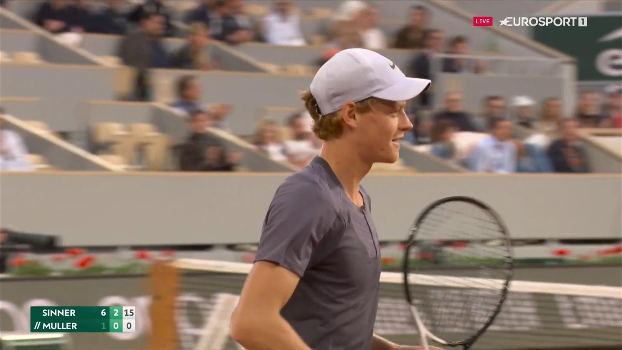 Lob superb reușit de Jannik Sinner în meciul cu Muller din primul tur de la Roland Garros ...