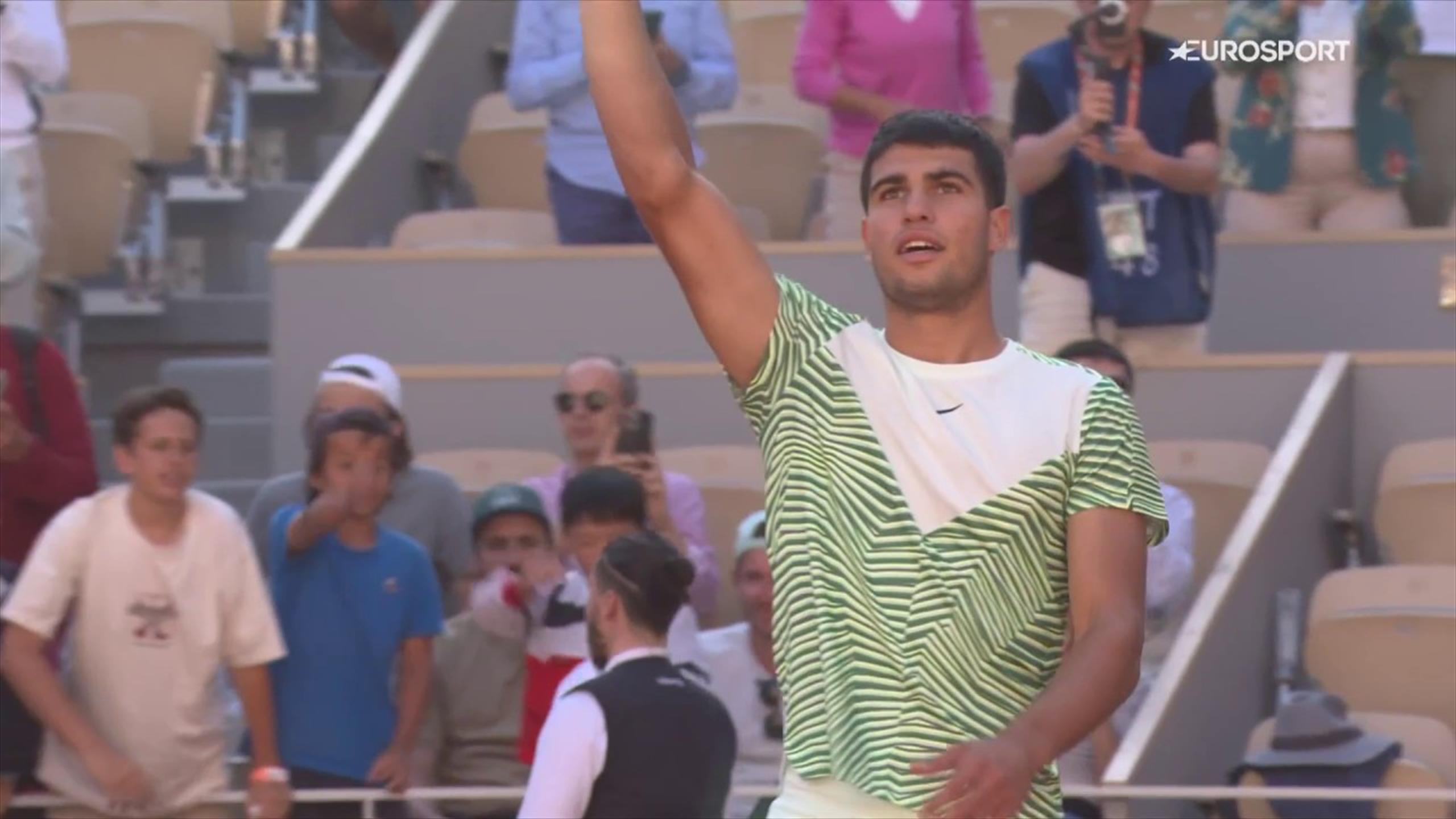 Piłka meczowa z meczu Alcaraz - Daniel w 2. rundzie Roland Garros ...