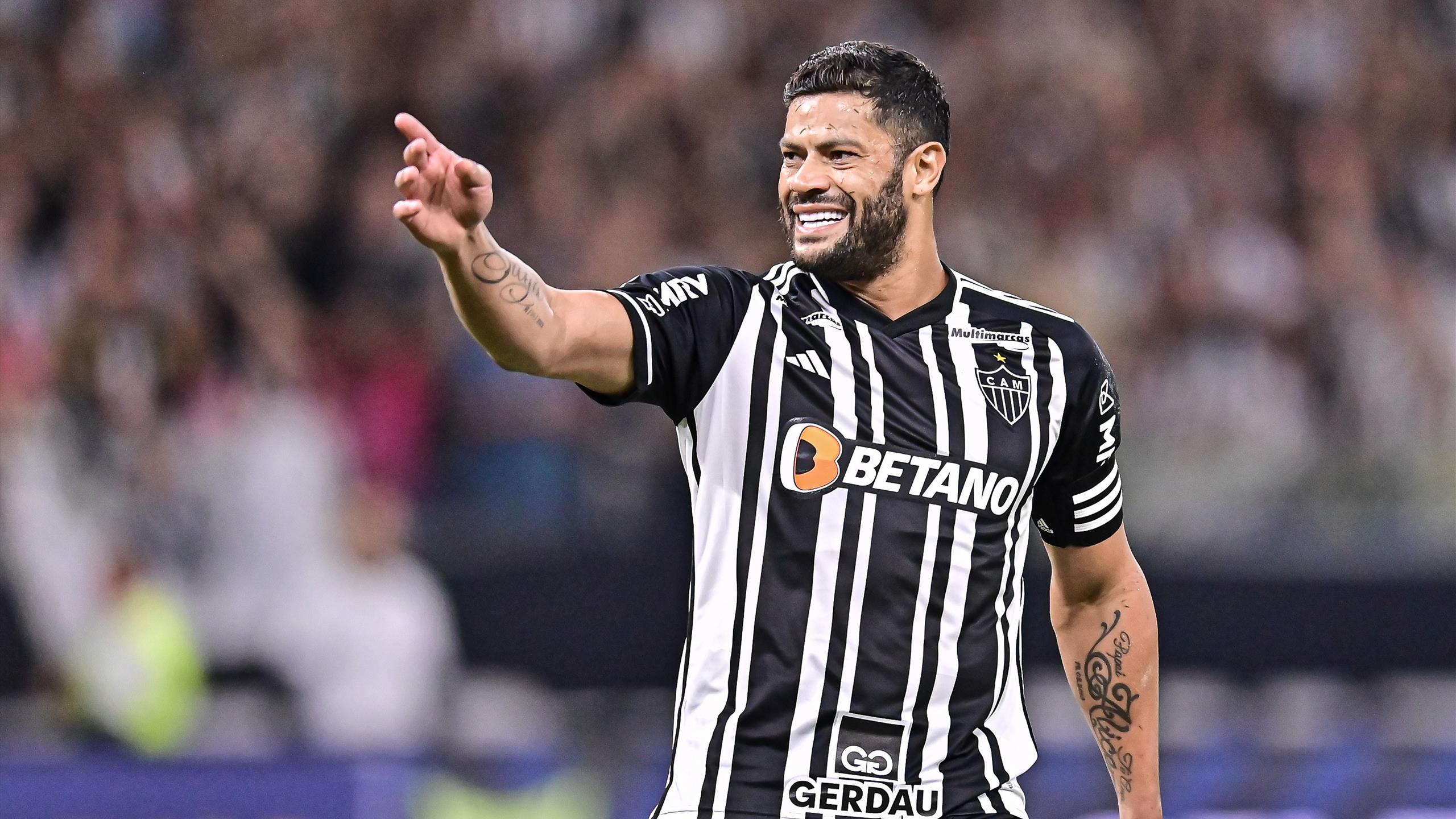 Hulk scores 30-yard screamer as Atletico Mineiro beat Cruzeiro 1-0 in ...