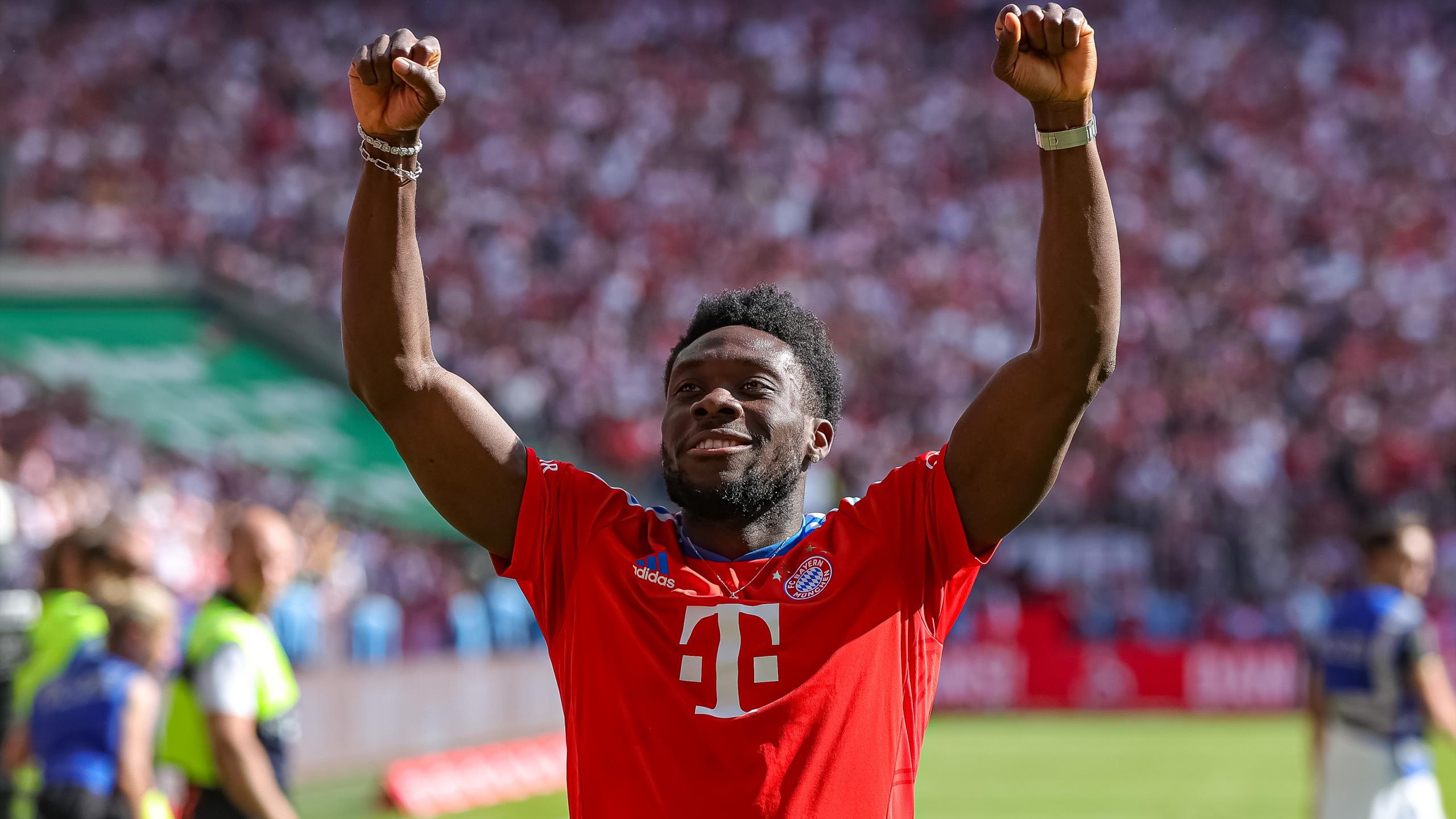 FC Bayern: Alphonso Davies spricht über Transfergerüchte und seine ...