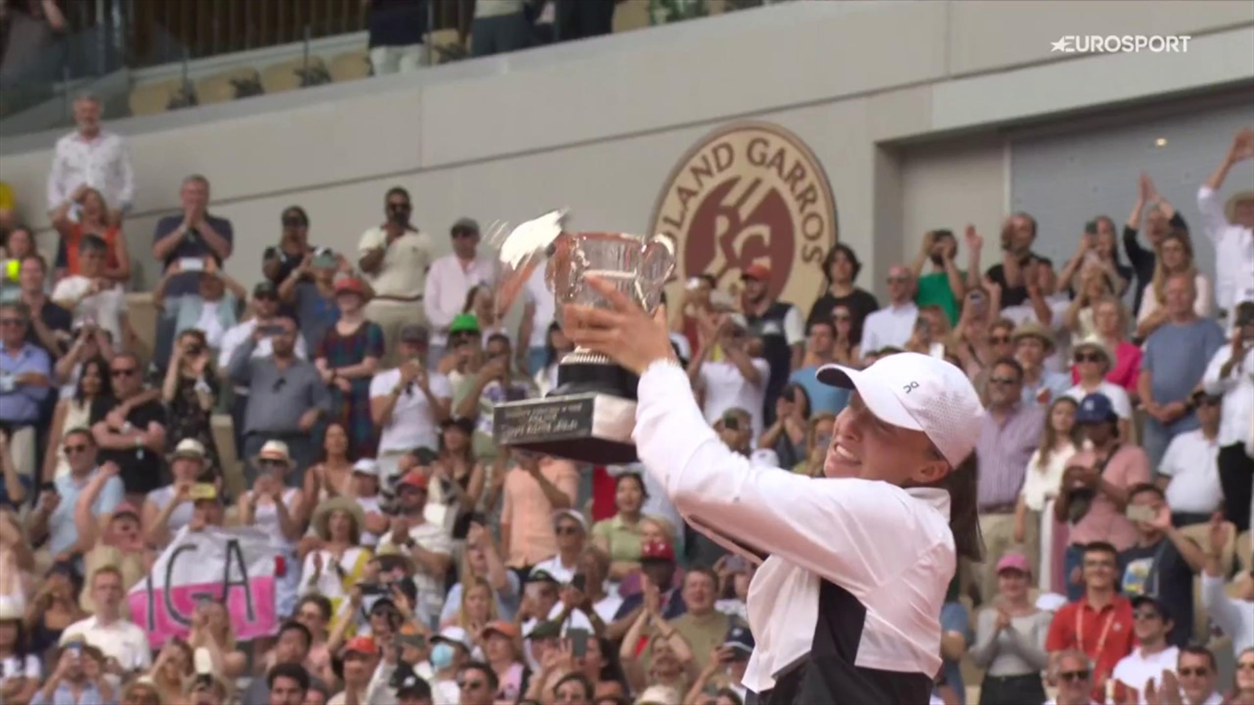 Roland Garros | Geen tiramisu! Blije Iga Swiatek verliest deksel van ...