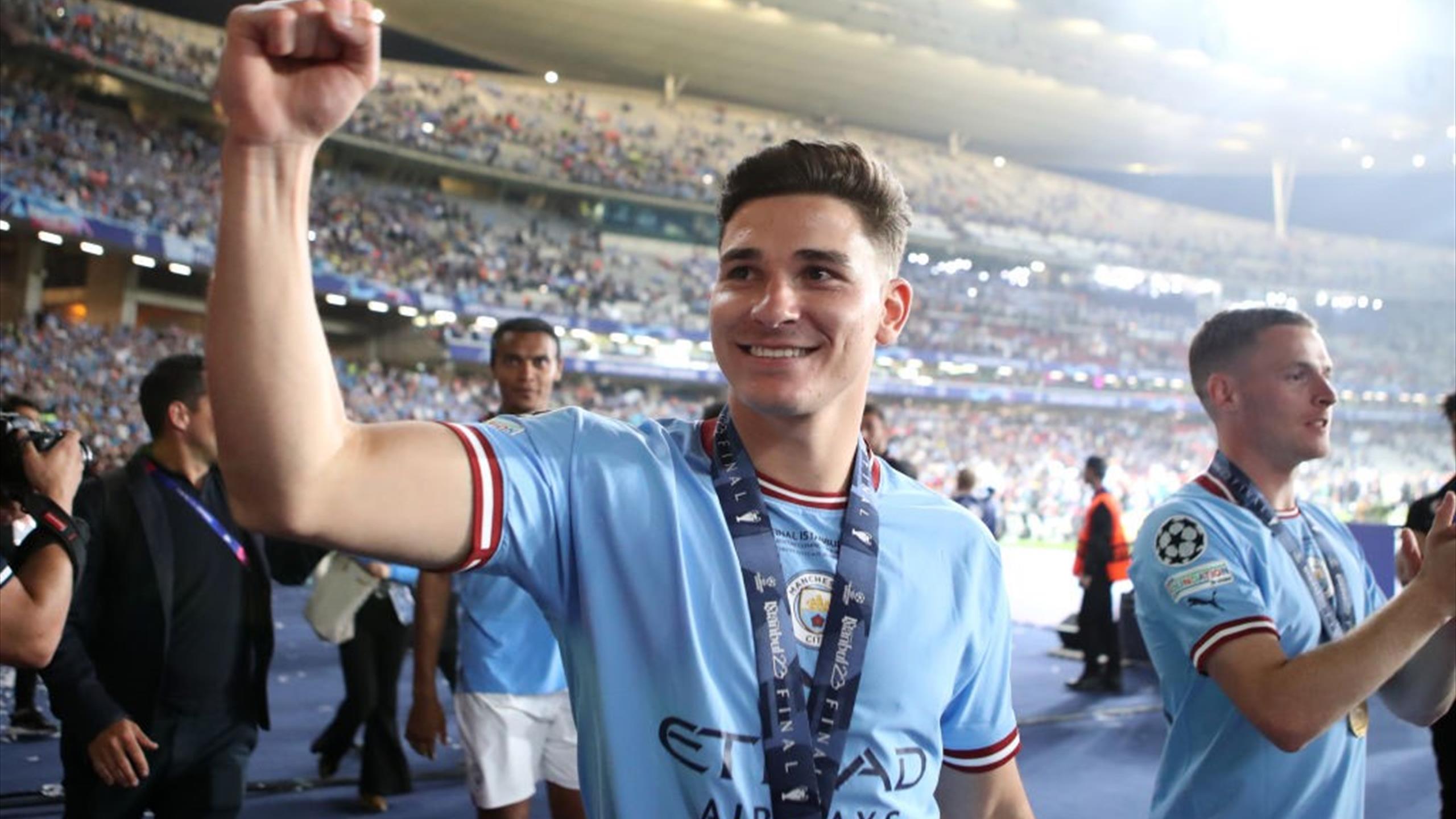 Alvarez nella storia! È il 12° a vincere Champions City e Mondiale ...