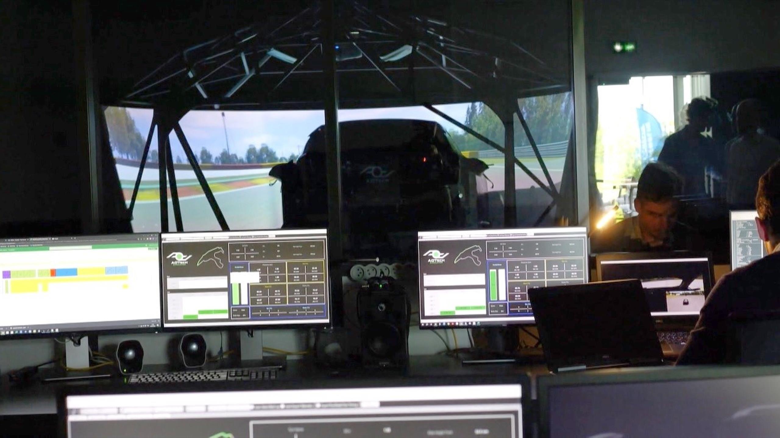 La magie du simulateur ? "Il est intelligent mais il faut lui apprendre ...