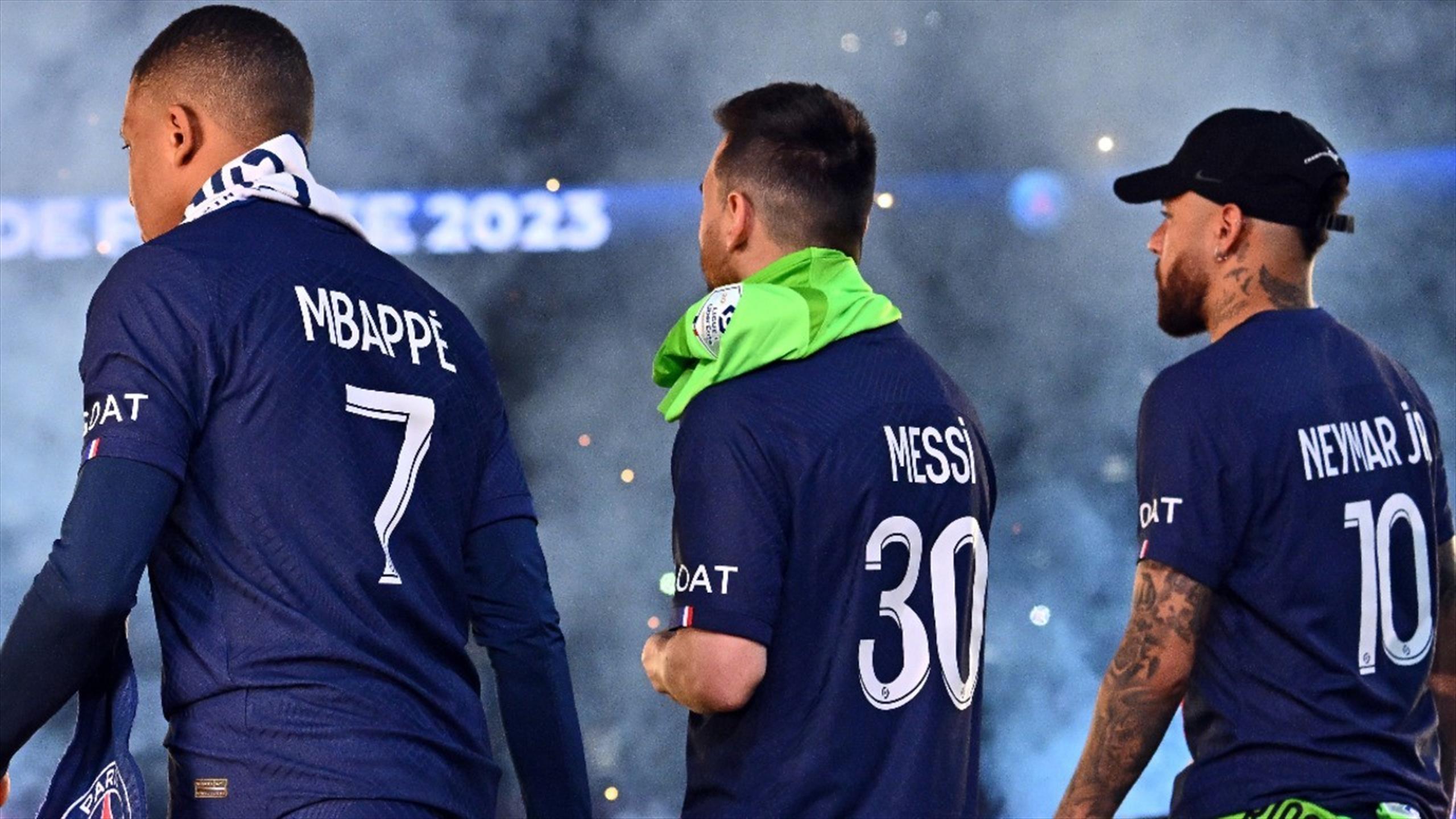 Lionel Messi gets heavily booed ahead of PSG's Ligue 1 trophy ...