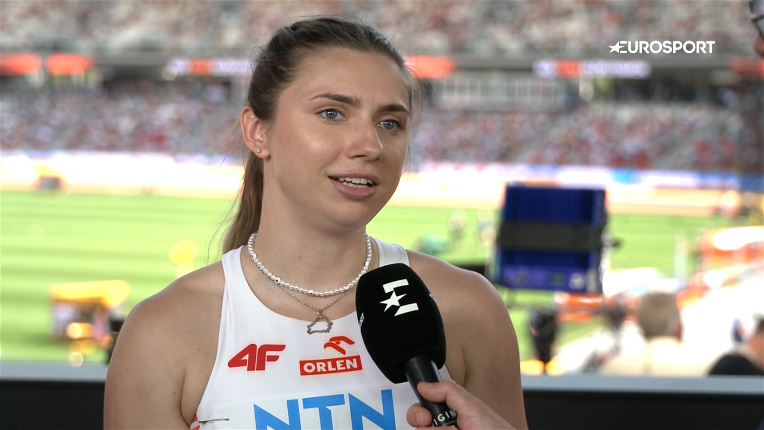 Kryscina Cimanouska po biegu eliminacyjnym na 100 m na MŚ w Budapeszcie - Lekkoatletyka wideo ...